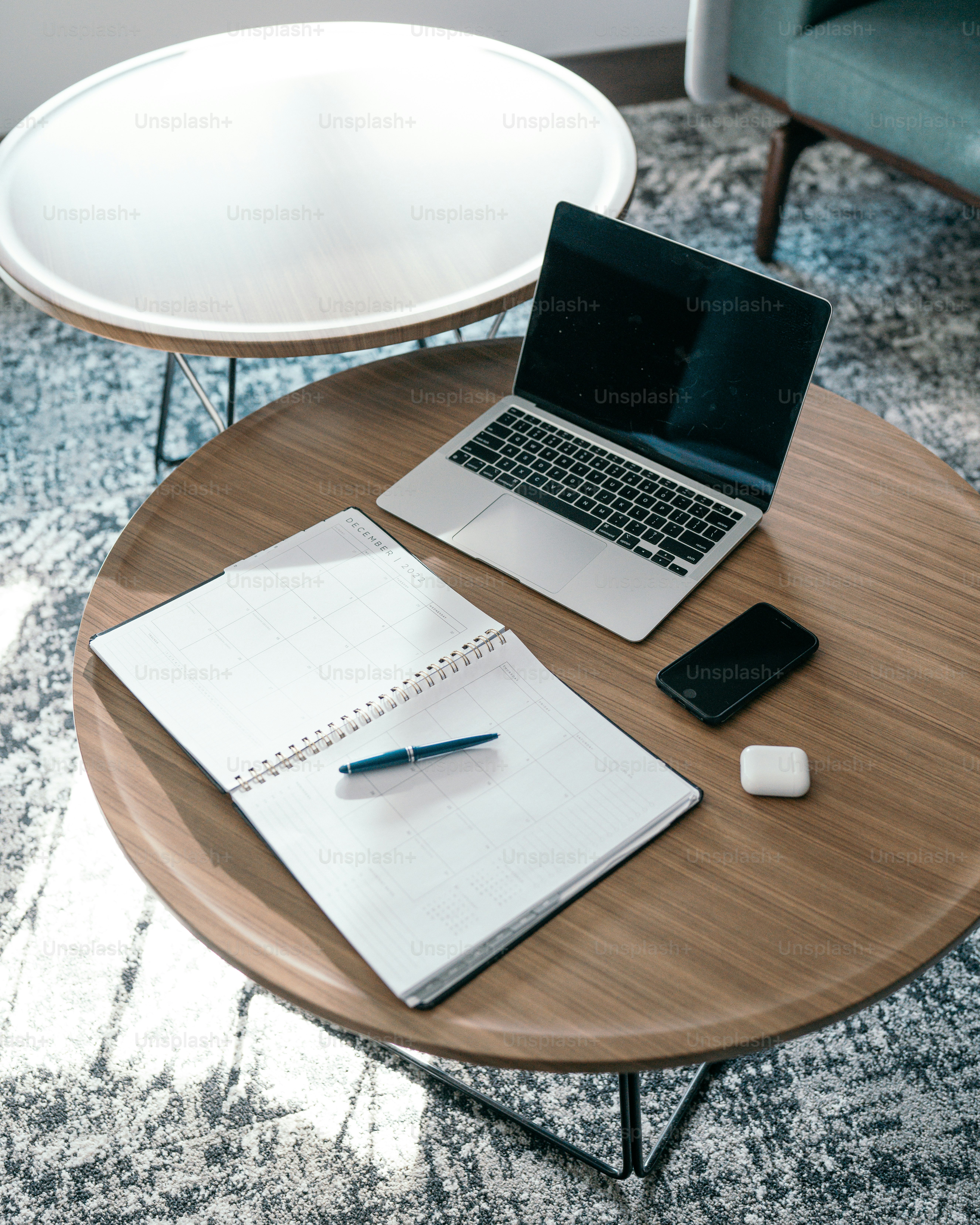 A laptop on a table photo – Laptop Image on Unsplash