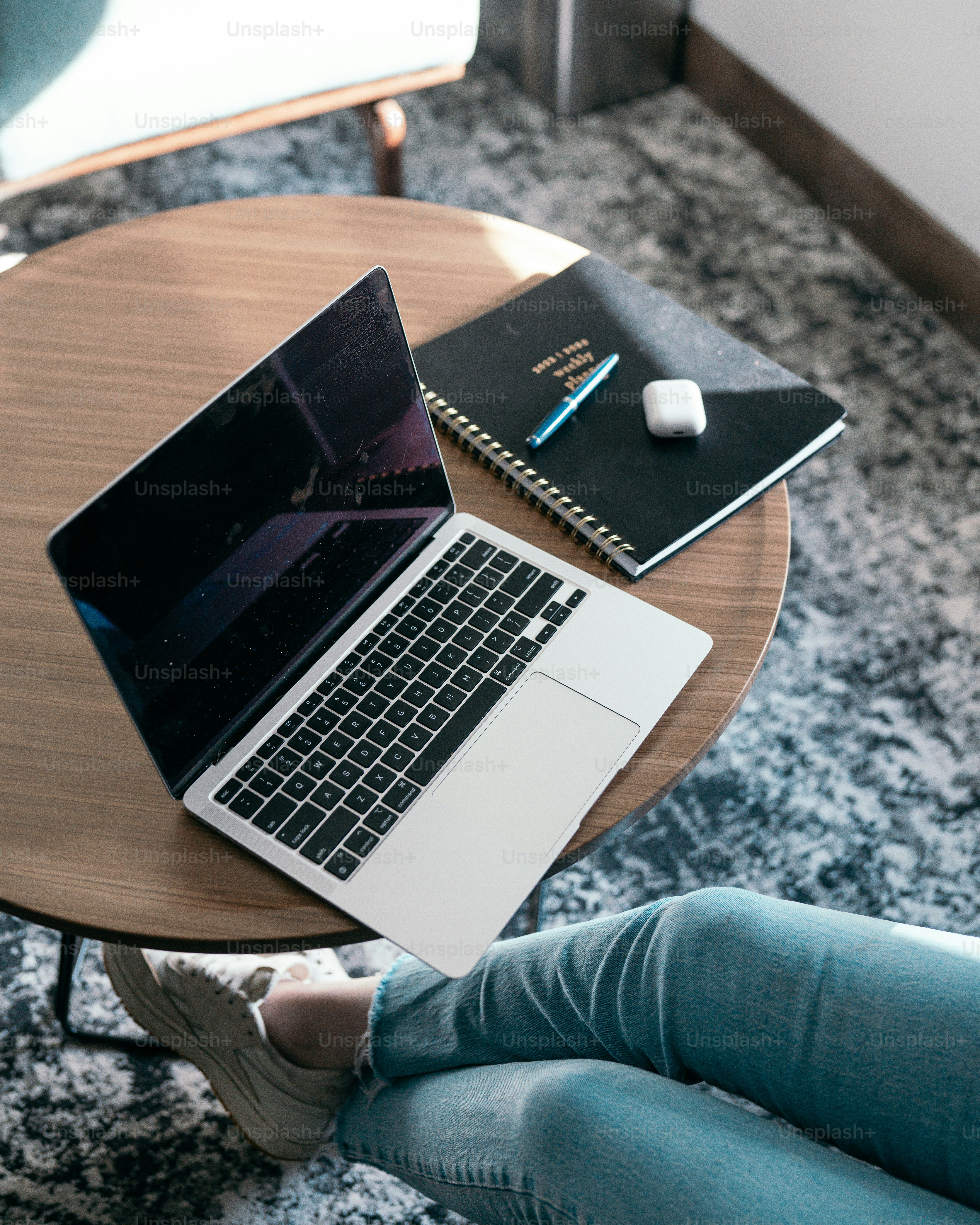 A laptop on a table photo – Business Image on Unsplash