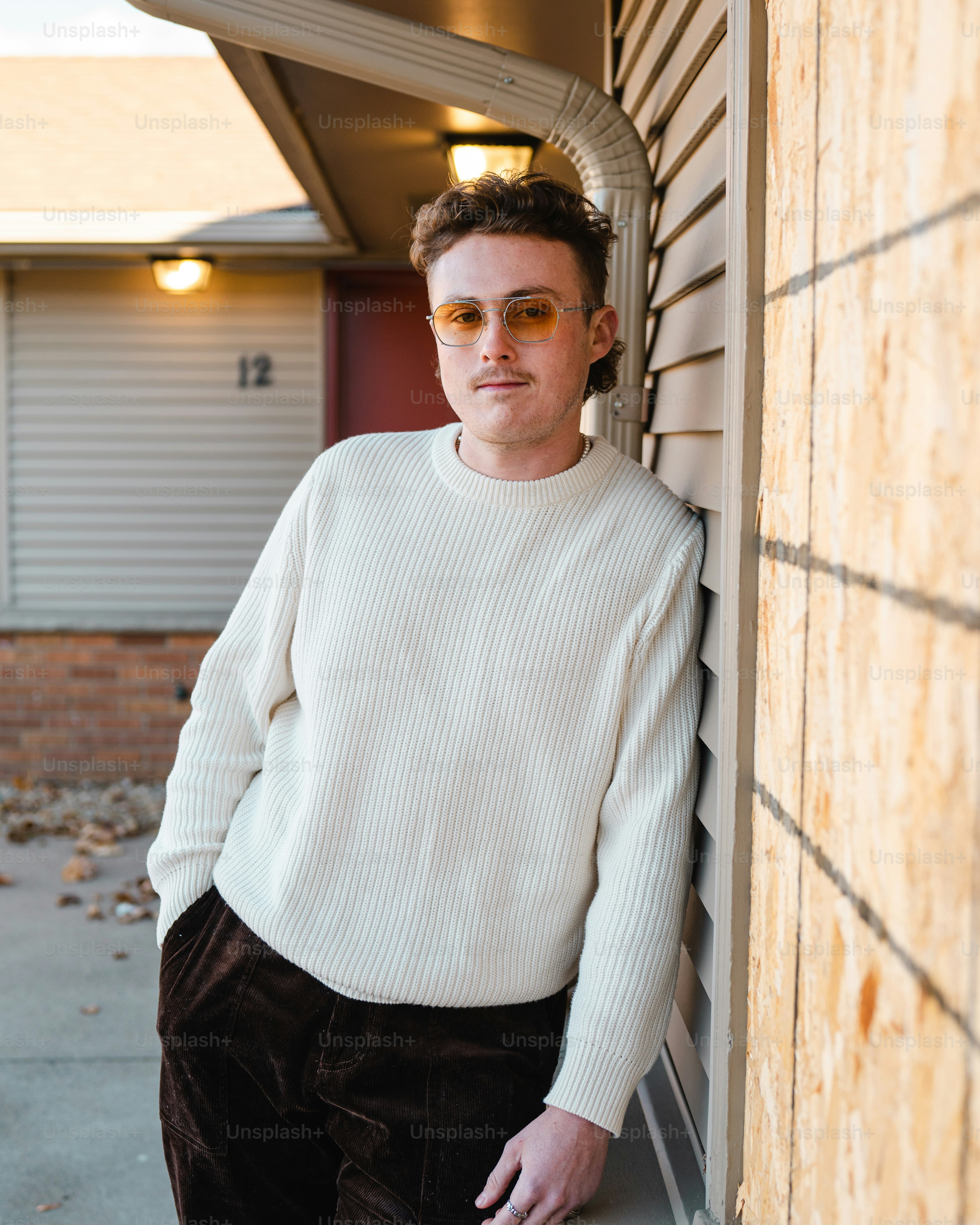 A man standing outside a building photo – A man Image on Unsplash