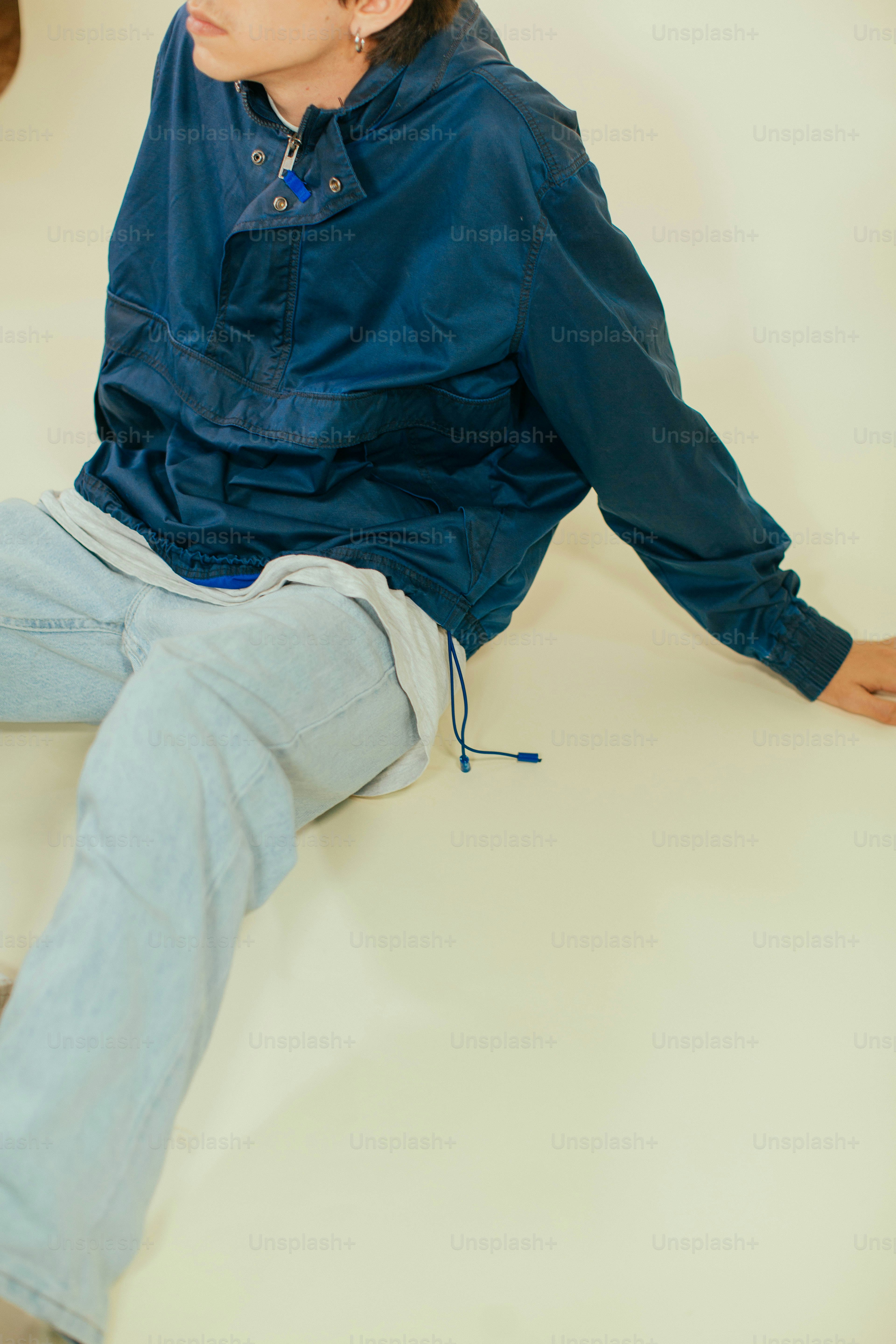 A person wearing a blue jacket photo – Streetwear Image on Unsplash