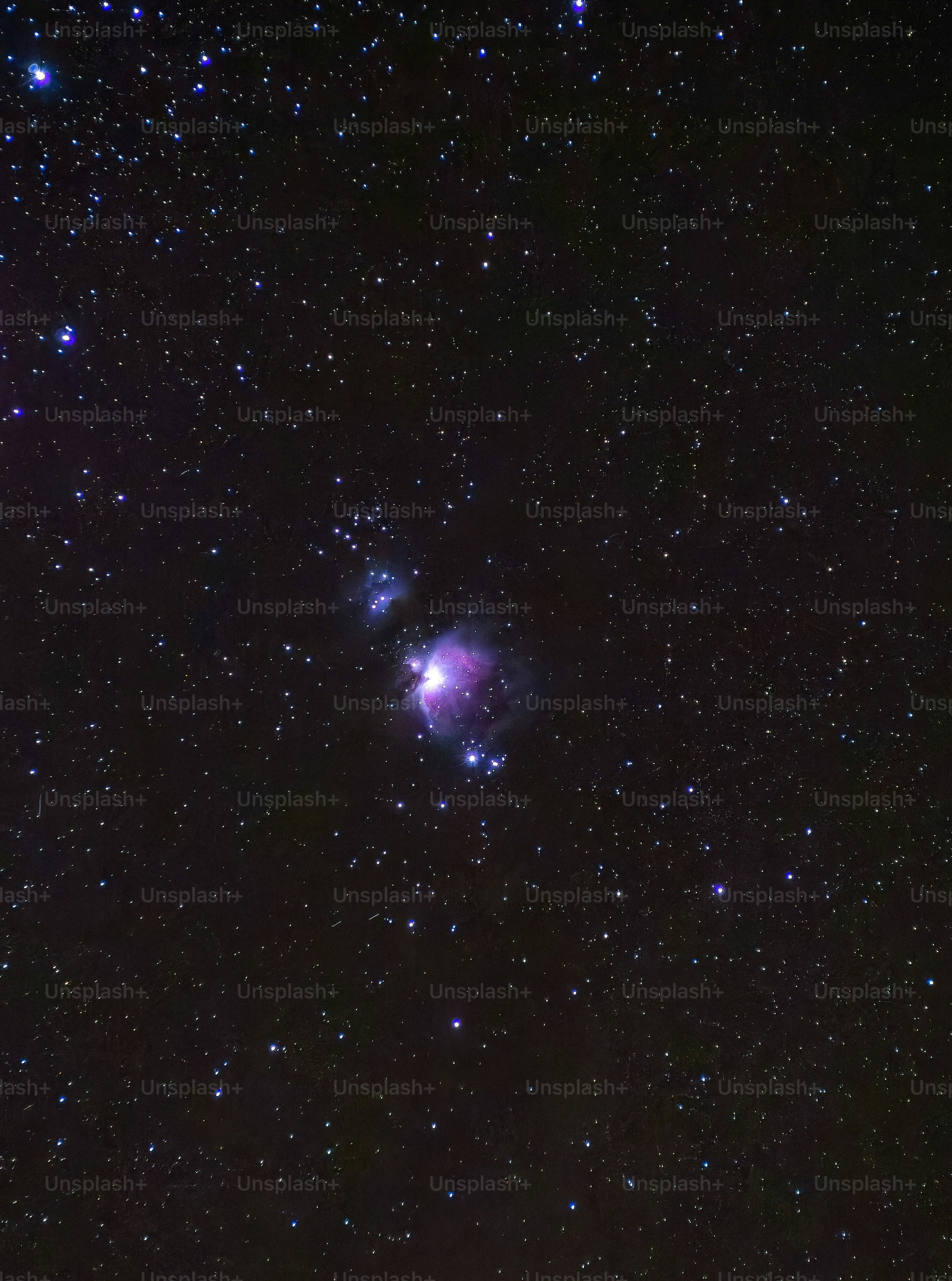 A starry night sky with a bright light in the middle photo – Nebula ...