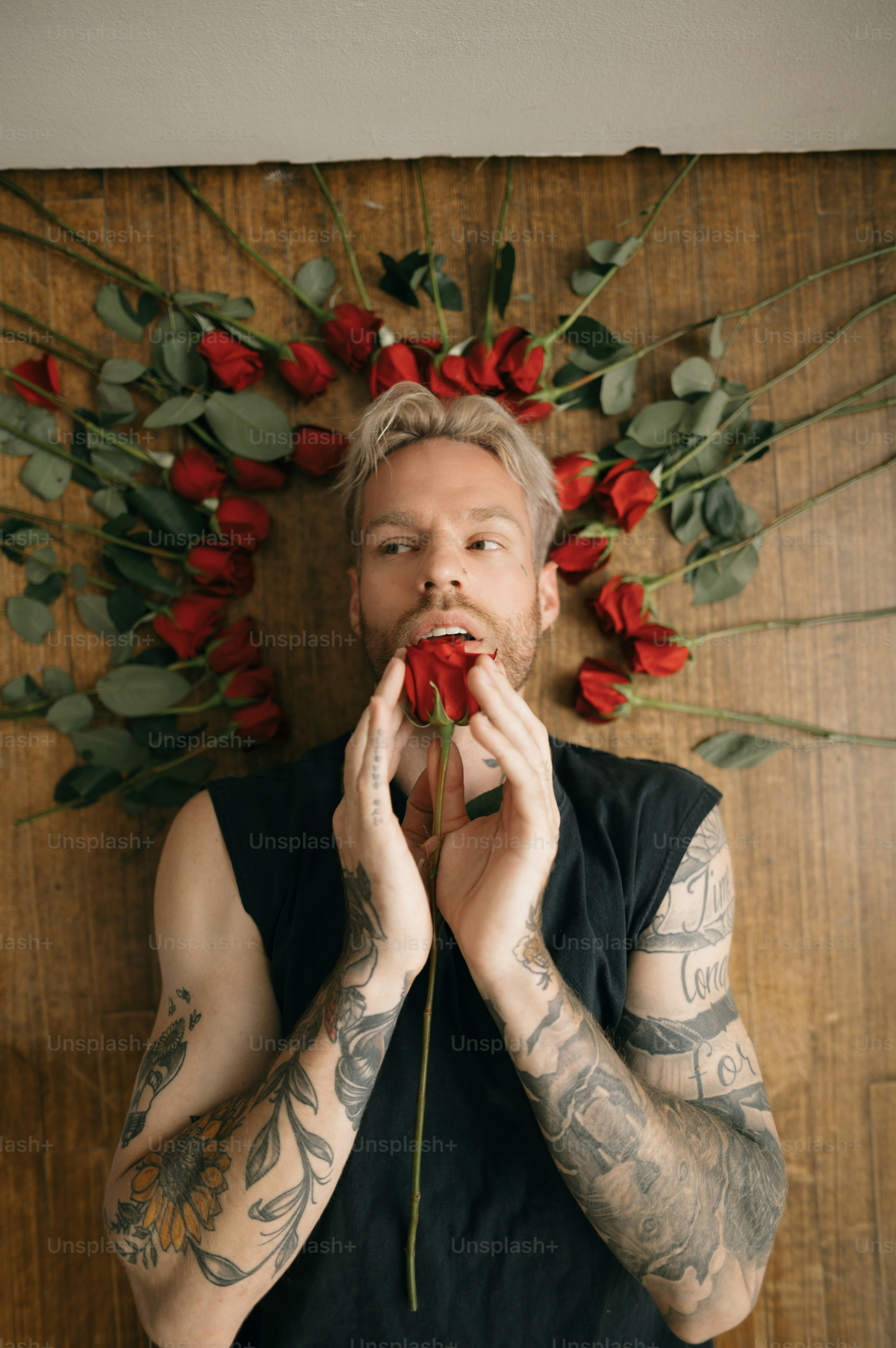 A person holding a bouquet of flowers photo – Rose Image on Unsplash