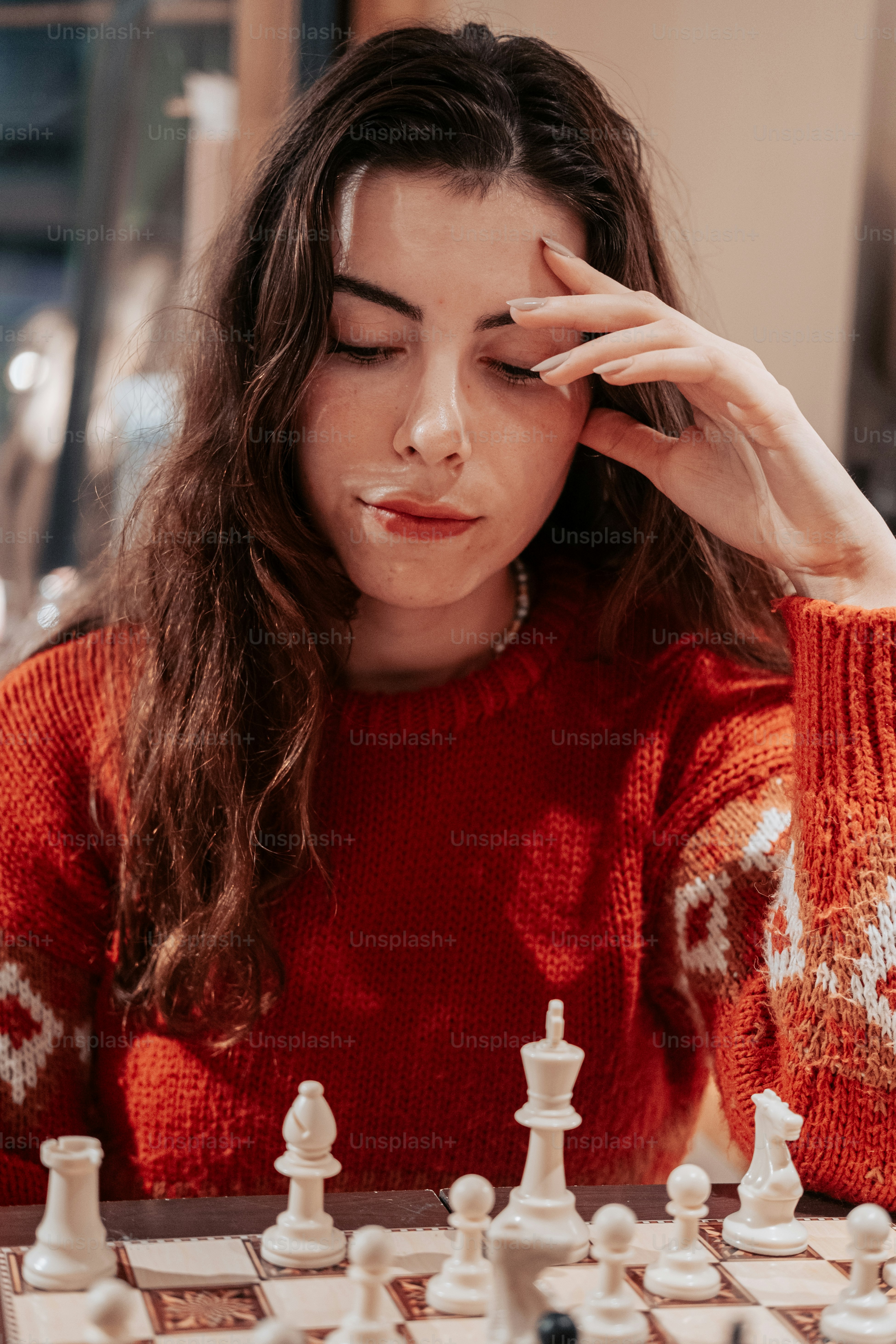 A woman playing chess photo – Chess player Image on Unsplash