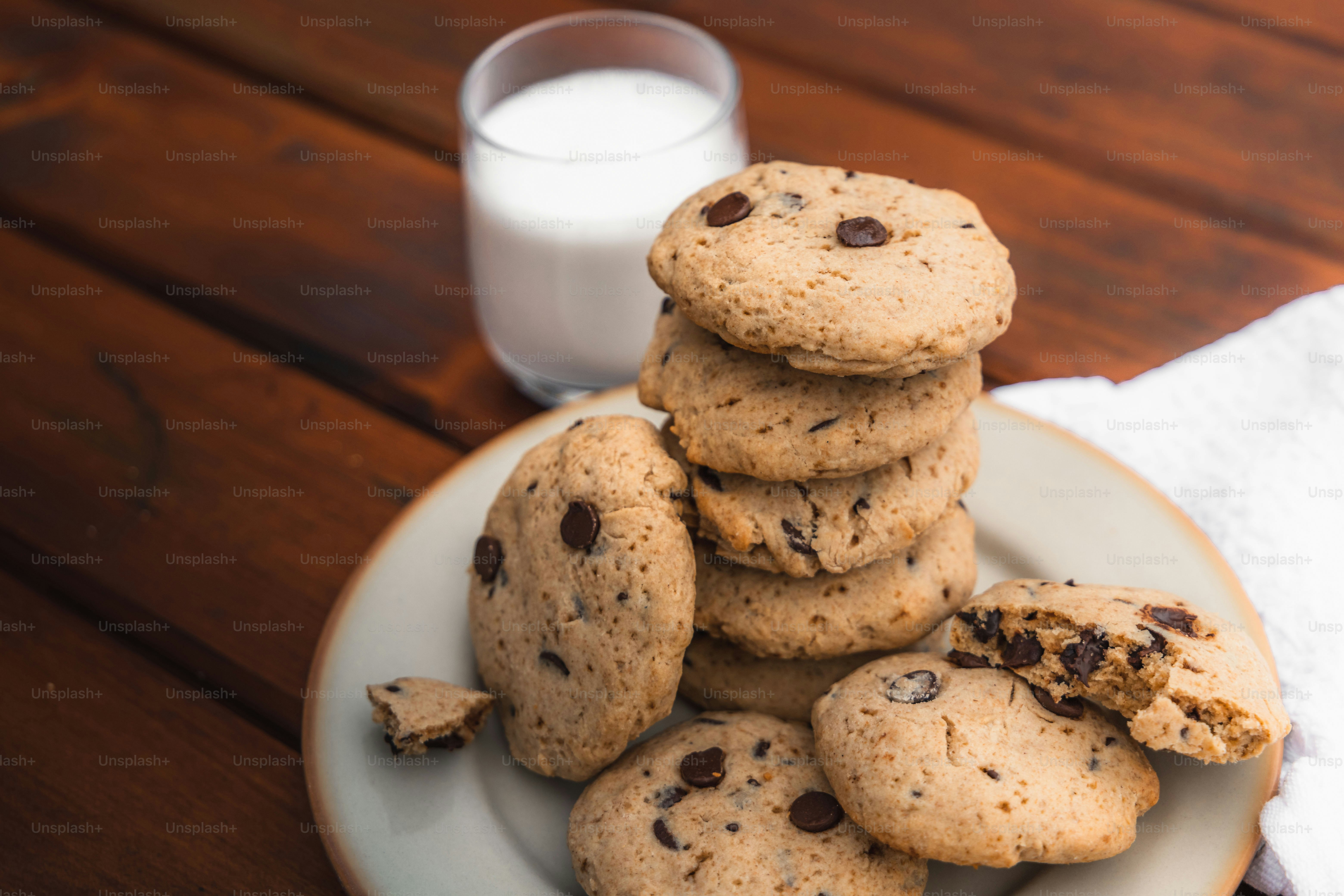 A plate of cookies photo – Biscuits Image on Unsplash