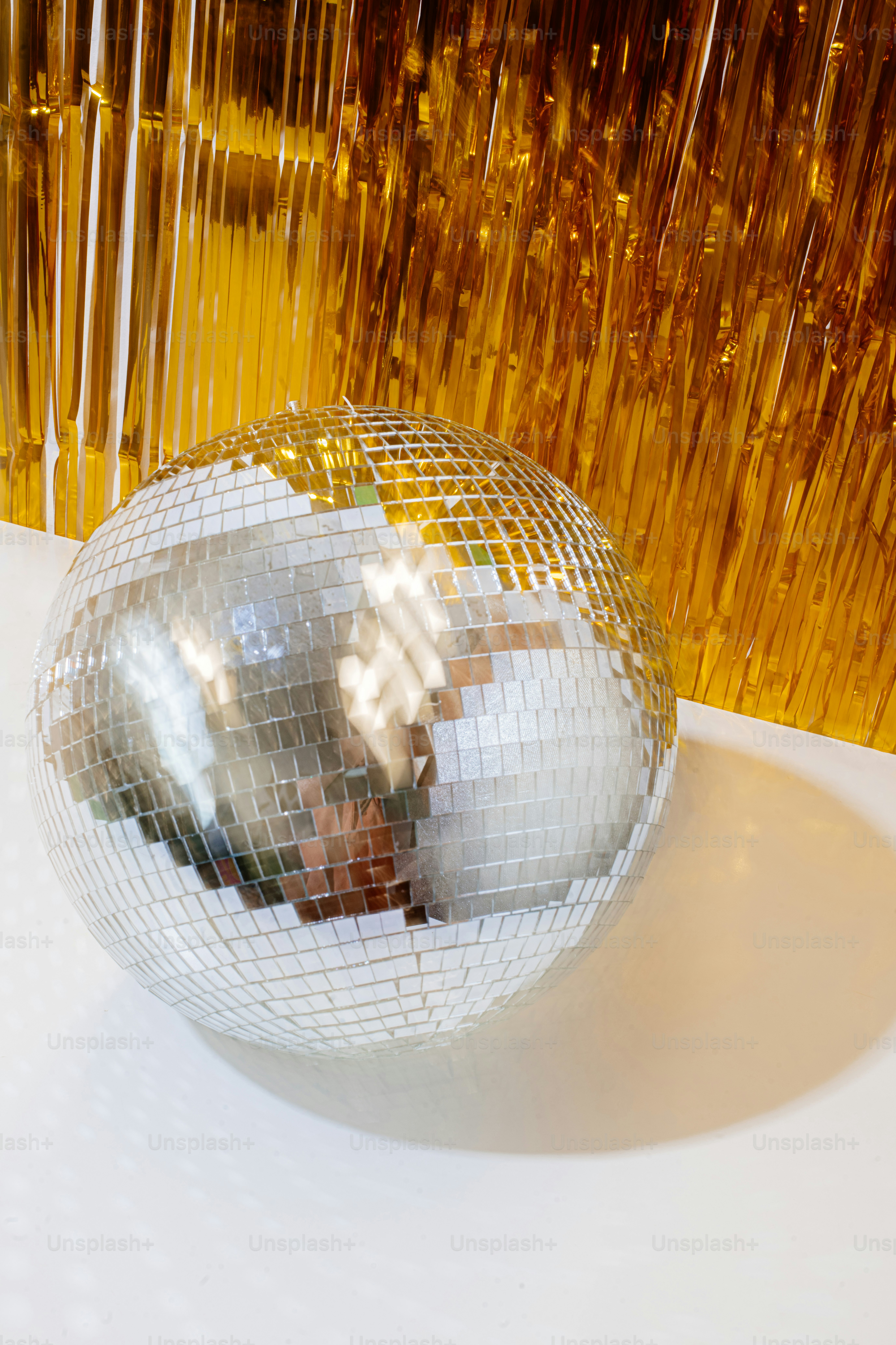 A round object with a hole in it photo – Party light Image on Unsplash