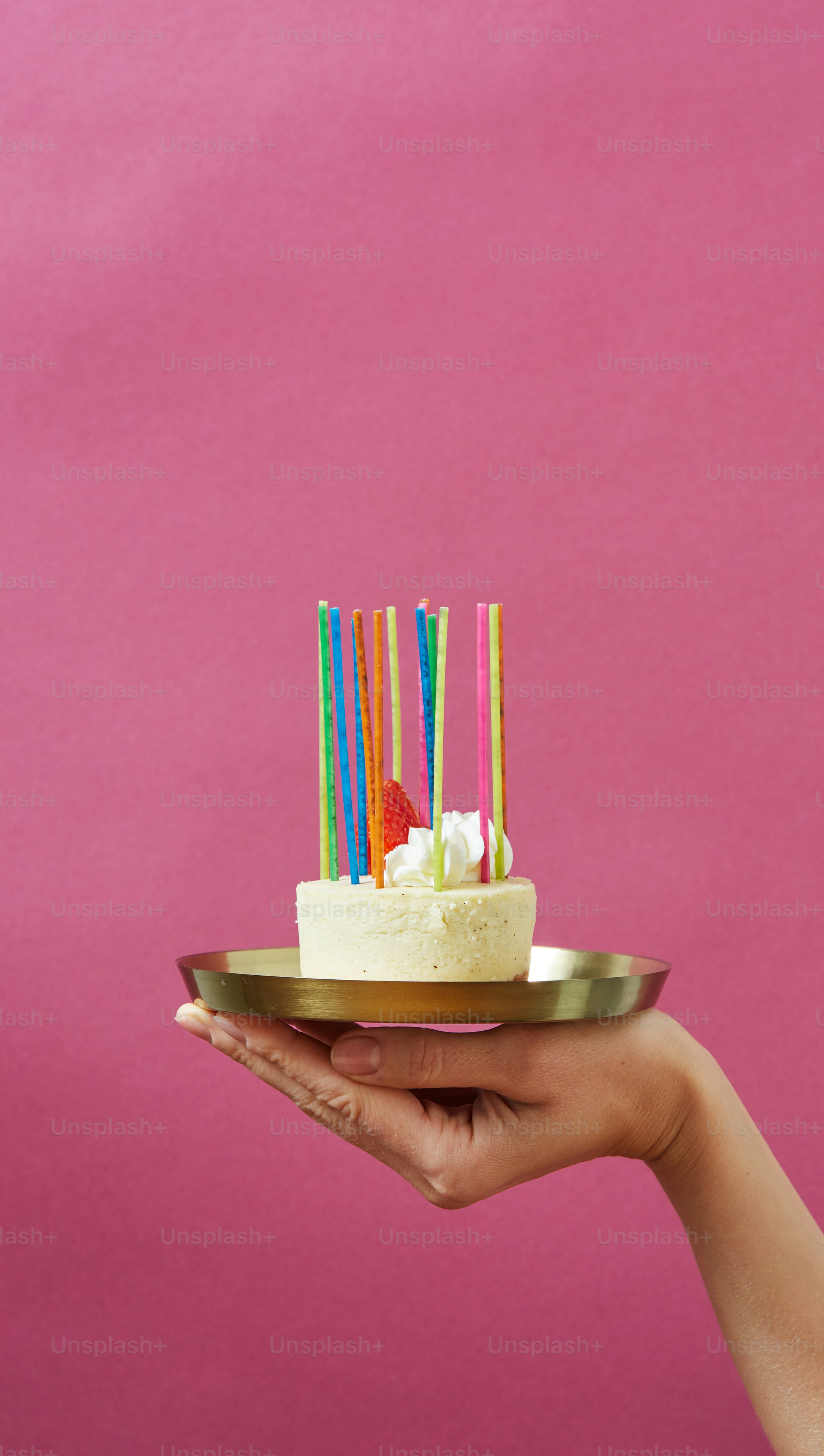 A hand holding a birthday cake photo – Celebrate Image on Unsplash