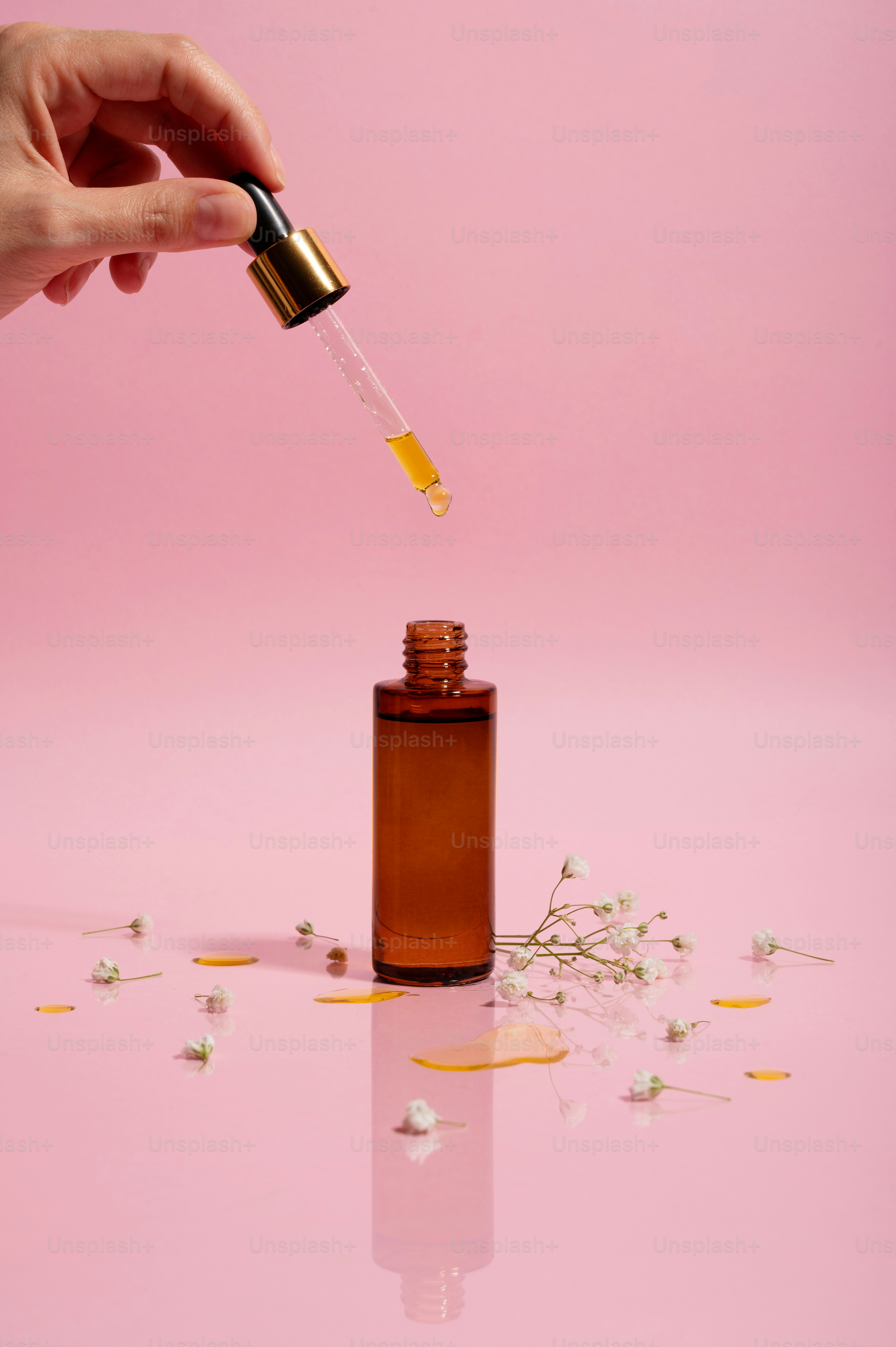 A person drawing a liquid photo – Cosmetic Image on Unsplash