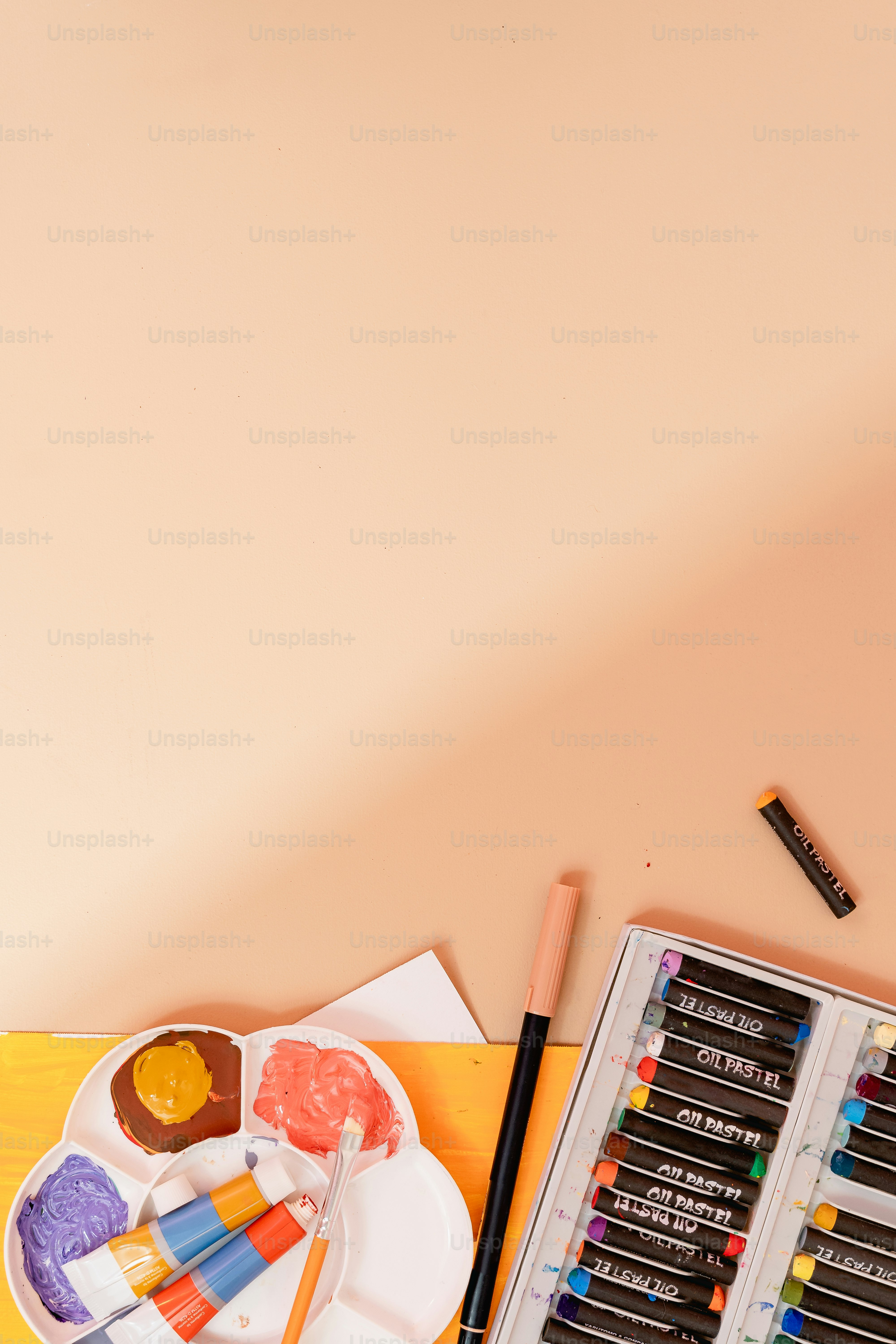 A table topped with lots of art supplies photo – Art Image on Unsplash