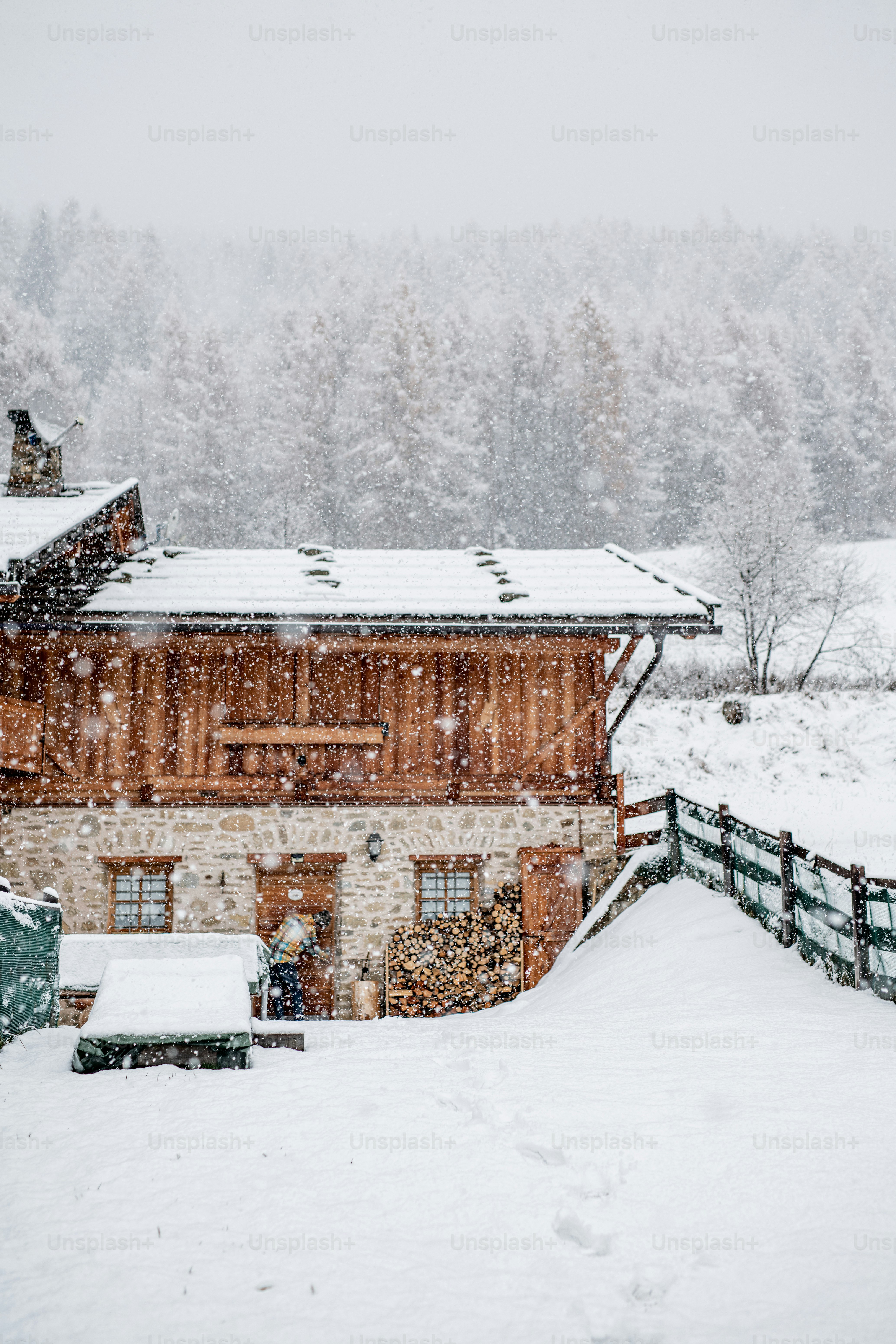 Cold House Pictures | Download Free Images on Unsplash