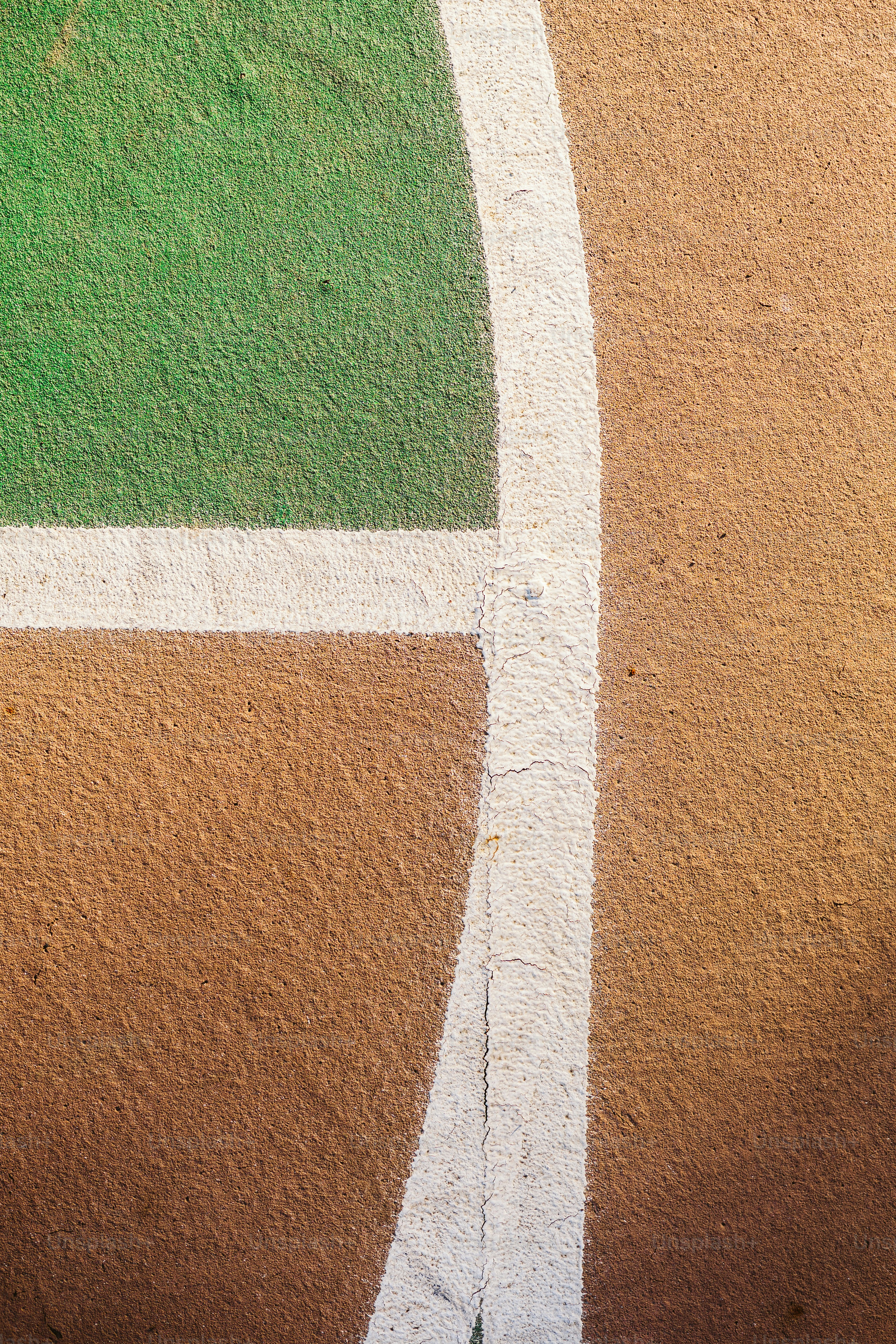 Gros plan d’un terrain de baseball avec de l’herbe et de la terre photo ...