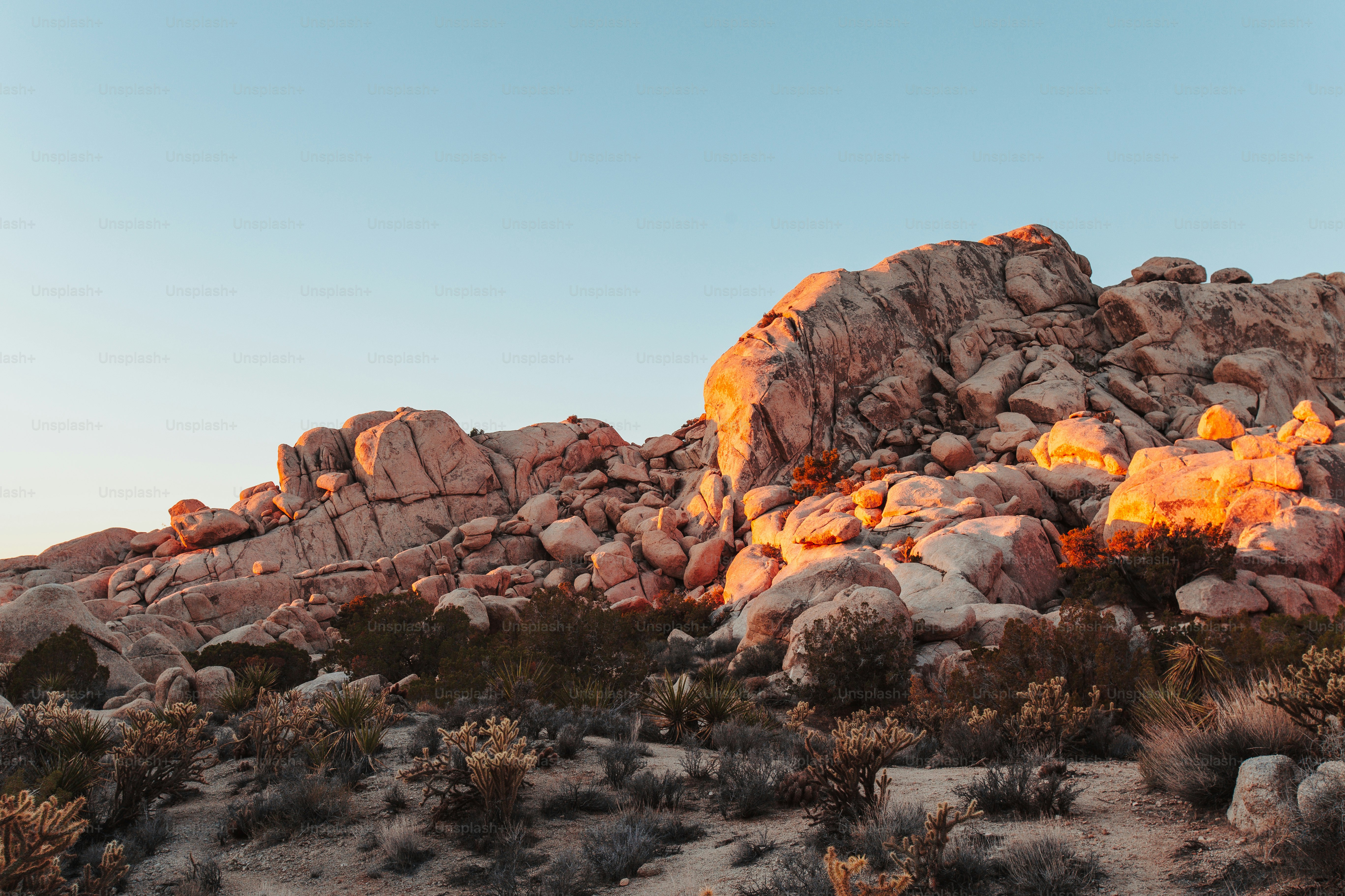 A large rock formation in the middle of a desert photo – Mojave desert ...