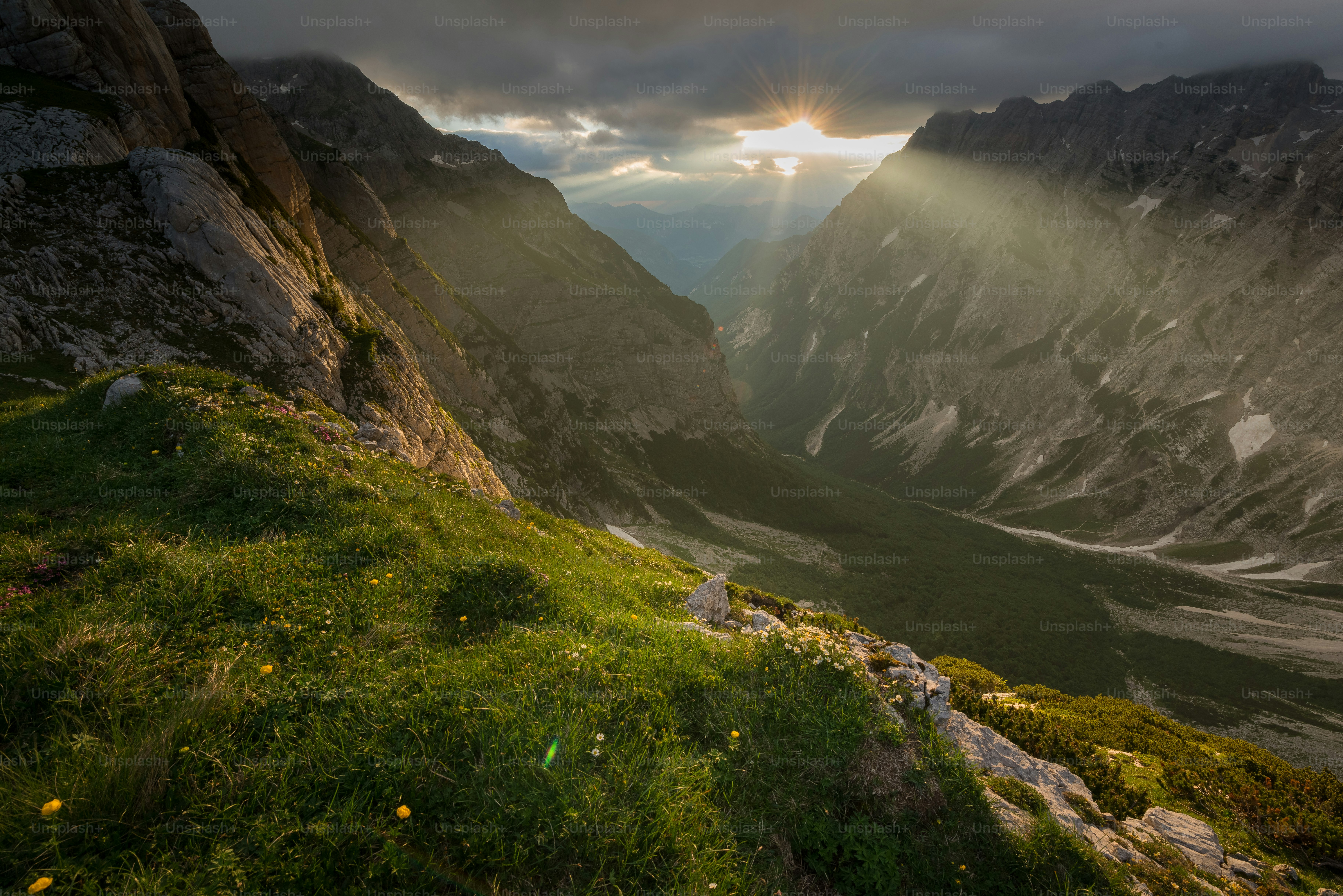 The sun shines through the clouds over the mountains photo – Wallpaper ...
