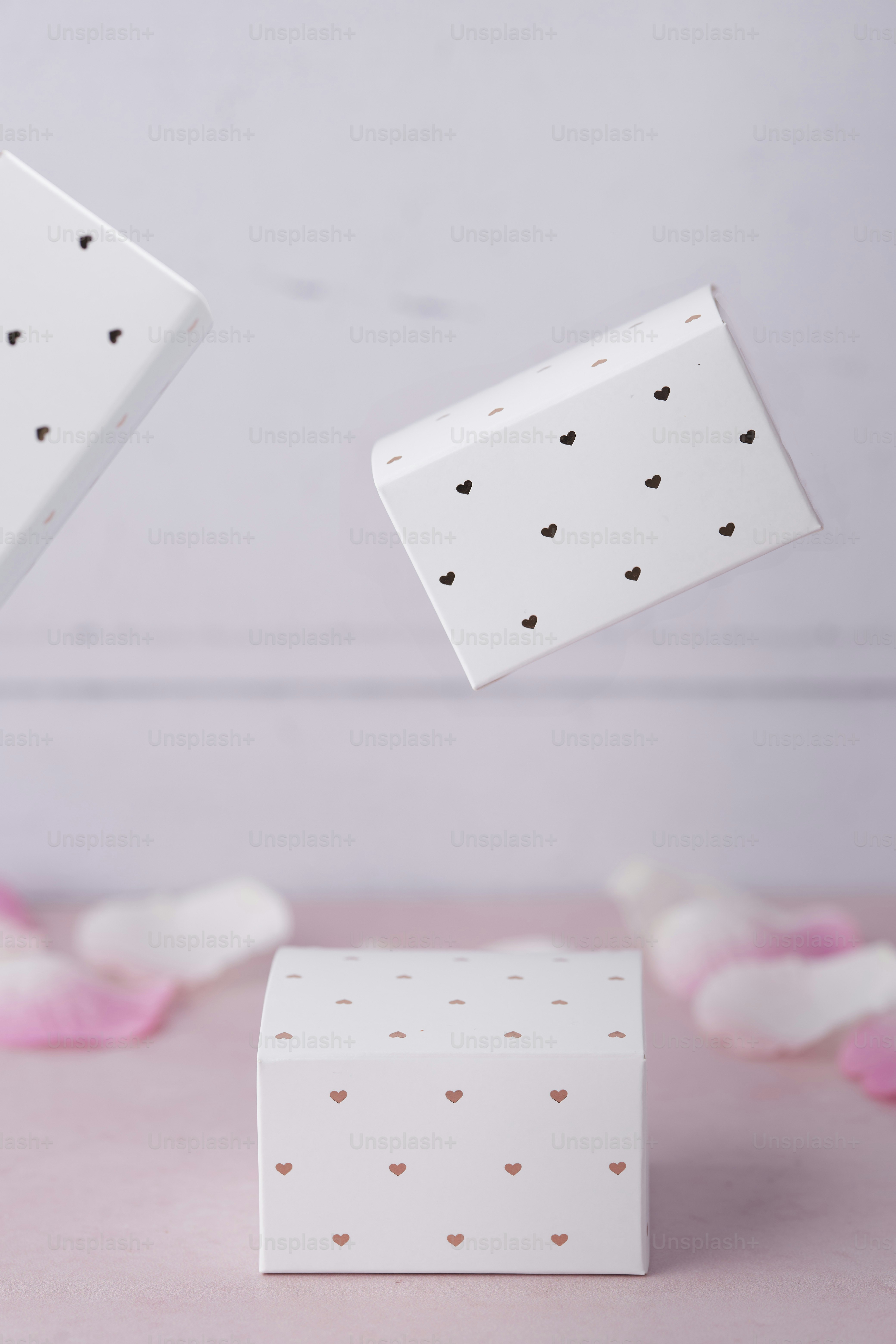 A small white box with hearts on it photo – Gift boxes Image on Unsplash