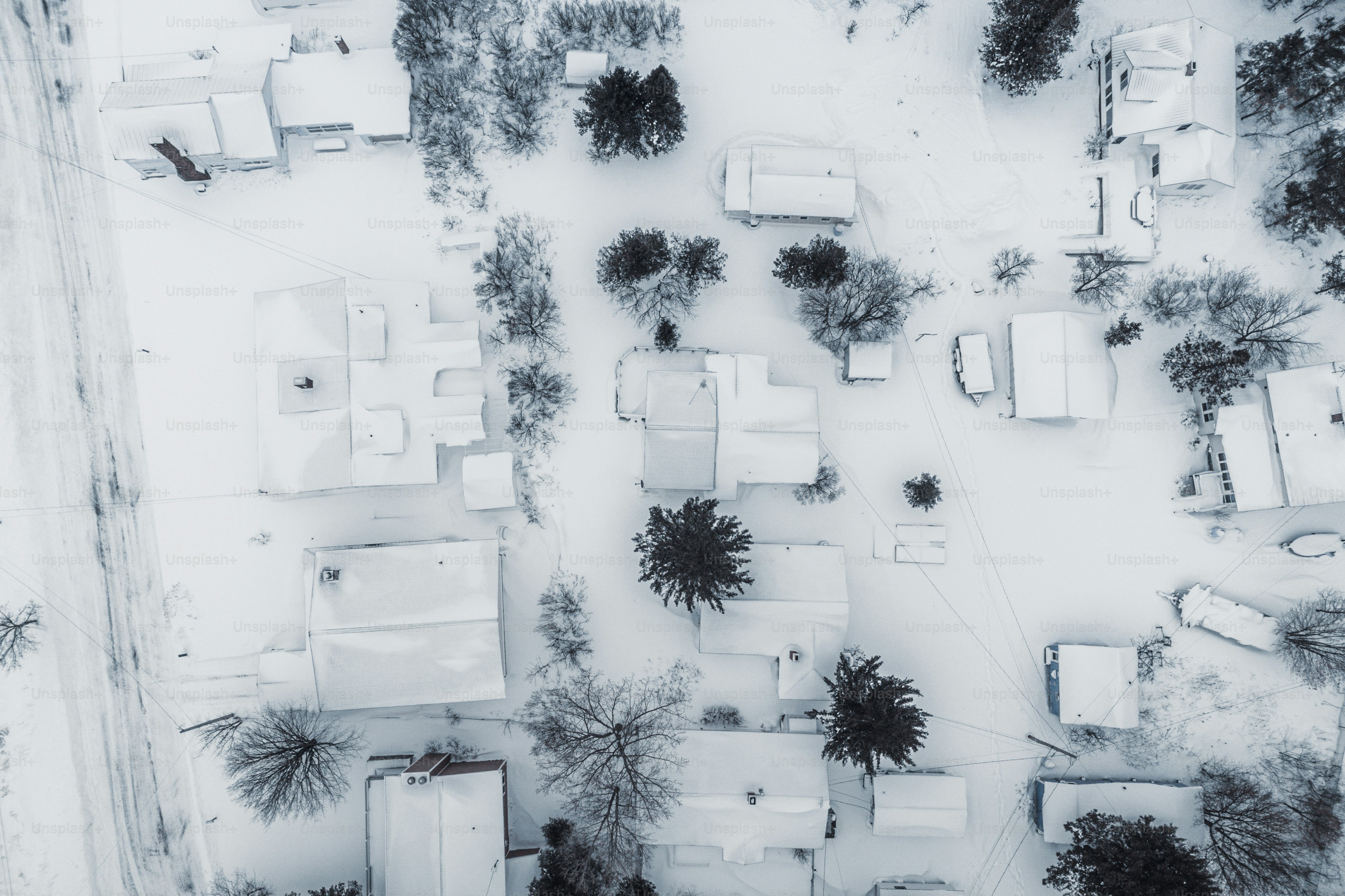 An aerial view of a snow covered parking lot photo – Snow Image on Unsplash