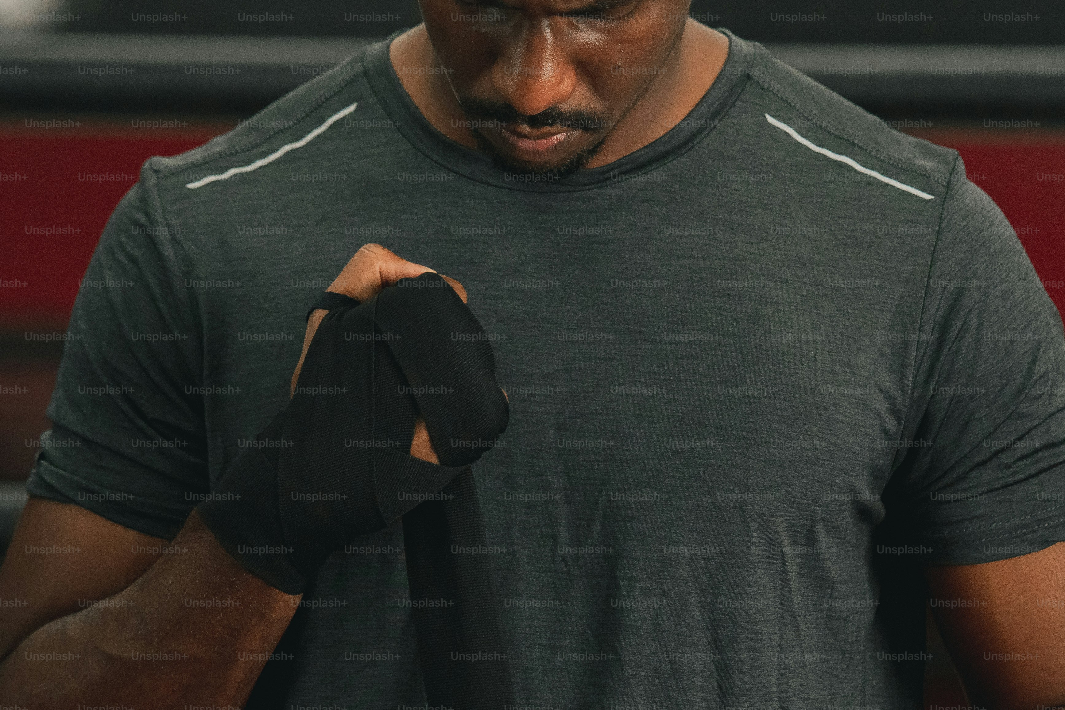 A man with a cast on his arm photo – Exercise Image on Unsplash