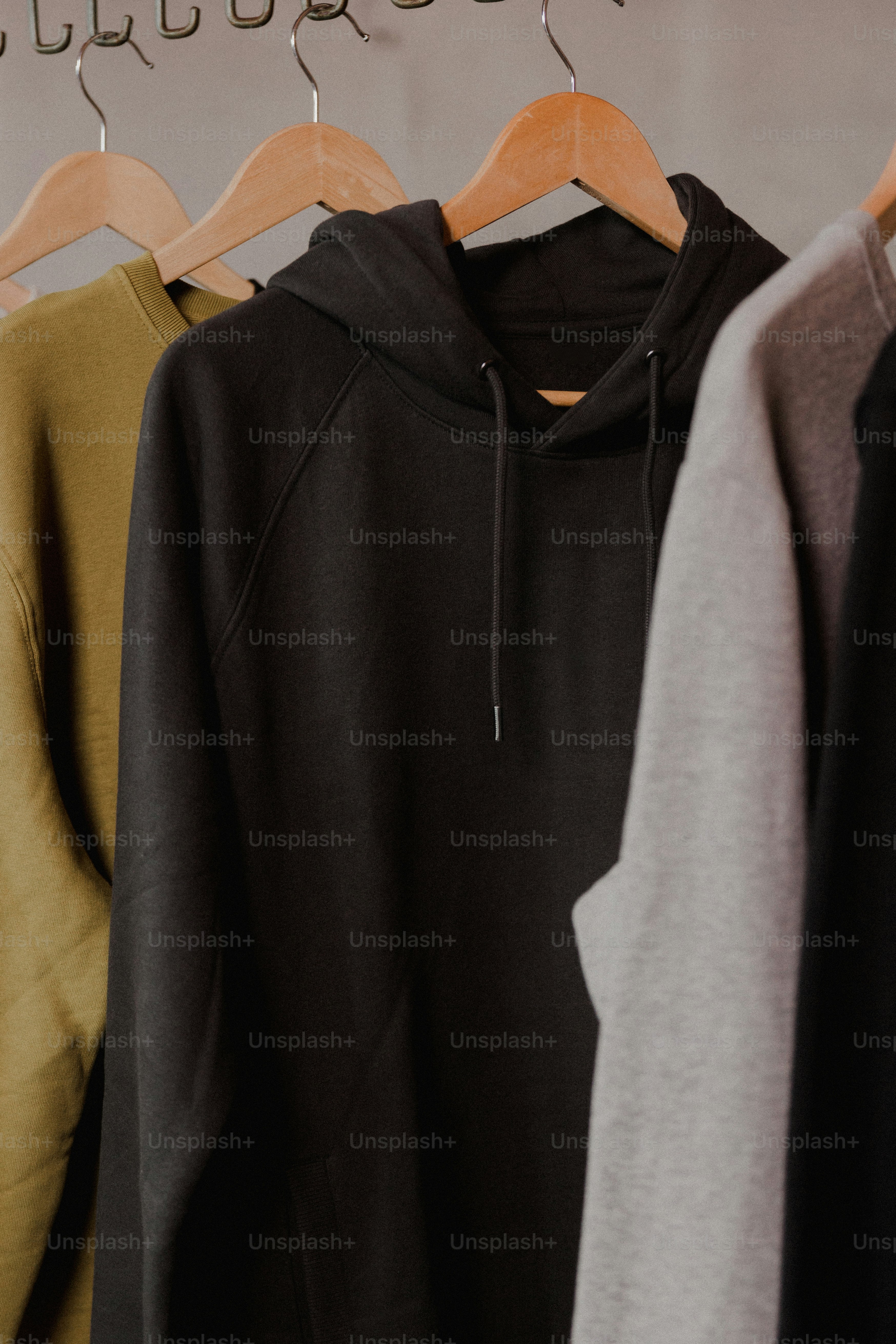 A row of clothes hanging on a rack photo – Fashion Image on Unsplash