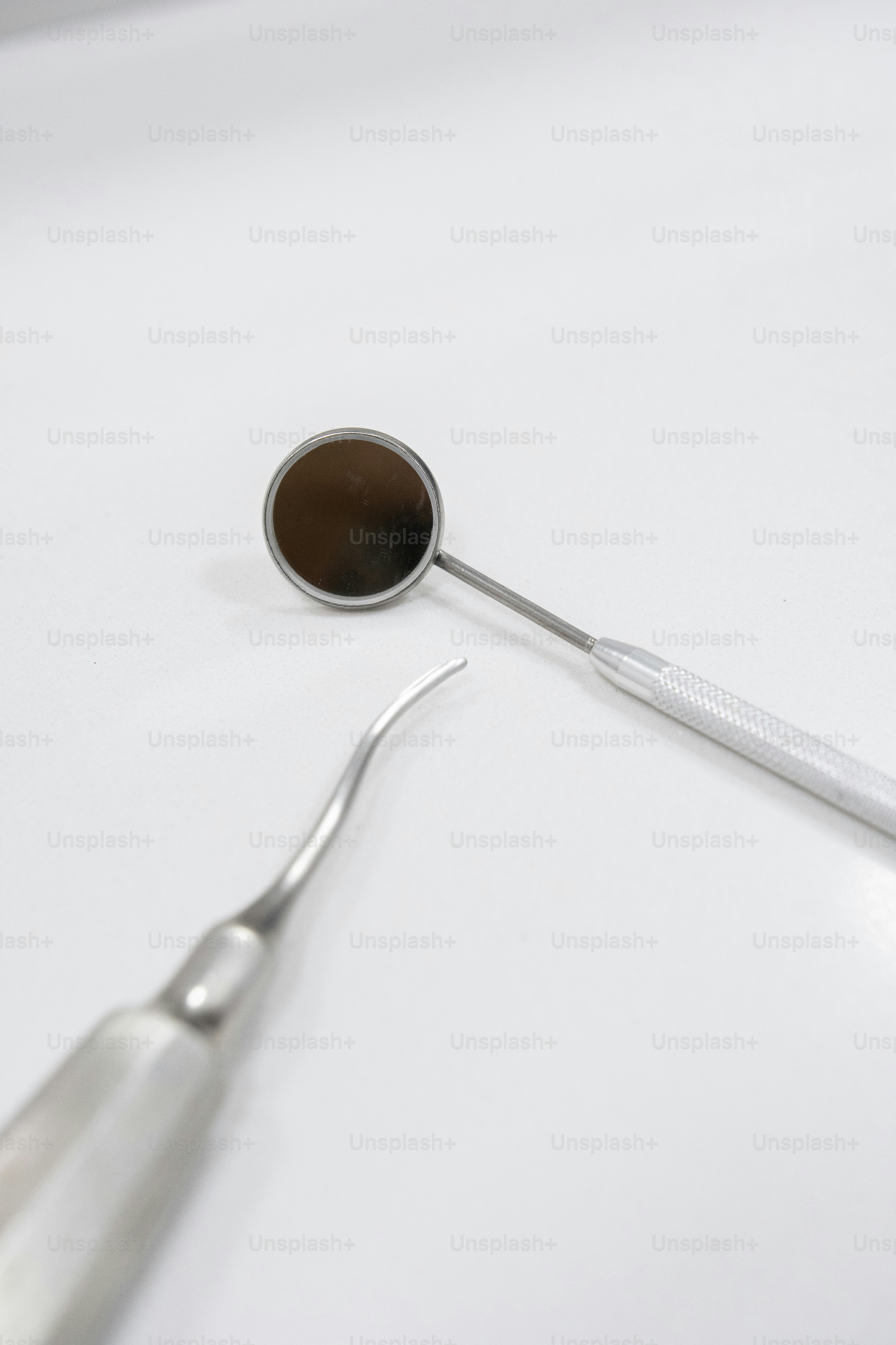 A spoon and a spoon rest on a table photo – Dentist surgery Image on ...