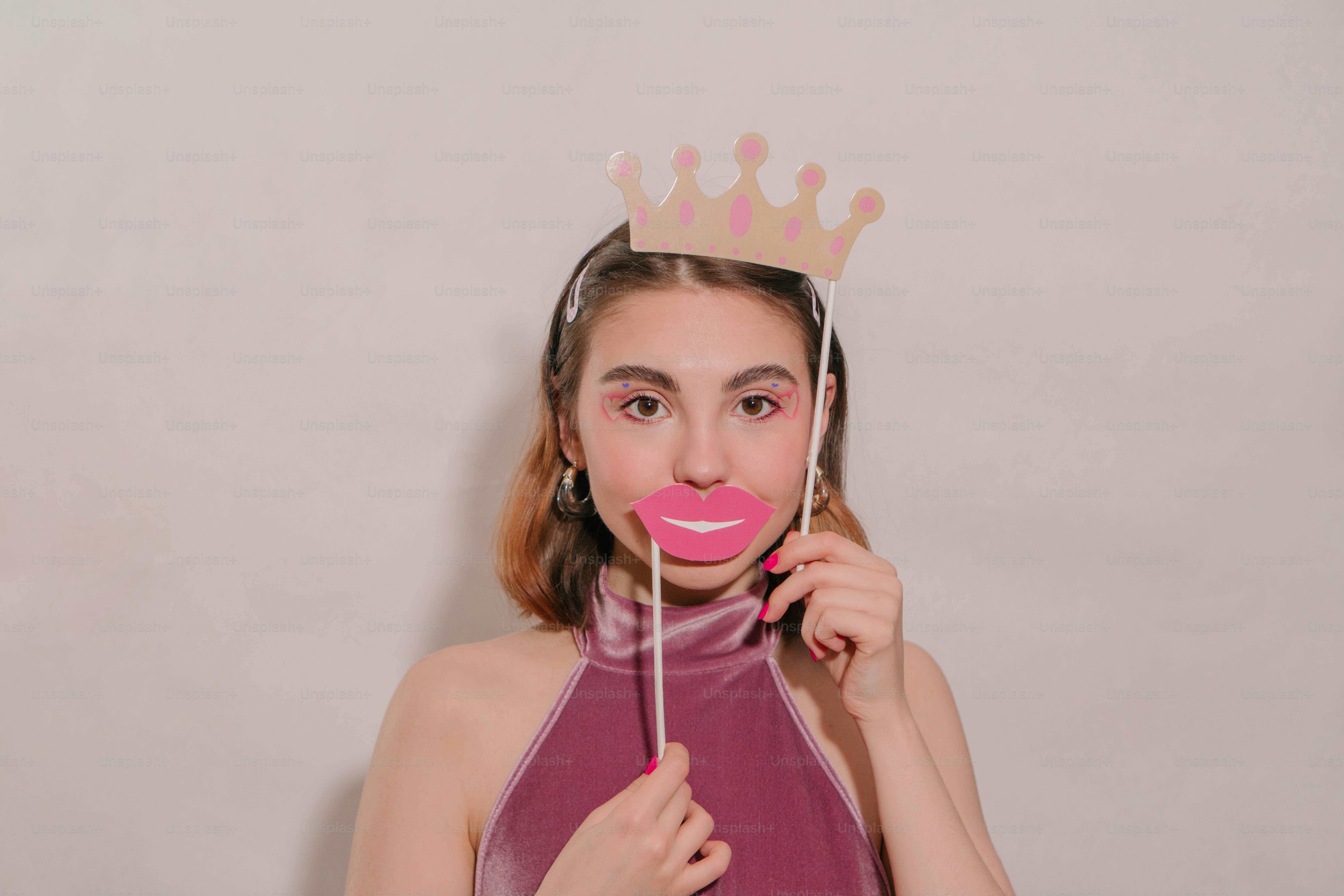 A woman wearing a crown holding a lollipop photo – Girl Image on Unsplash