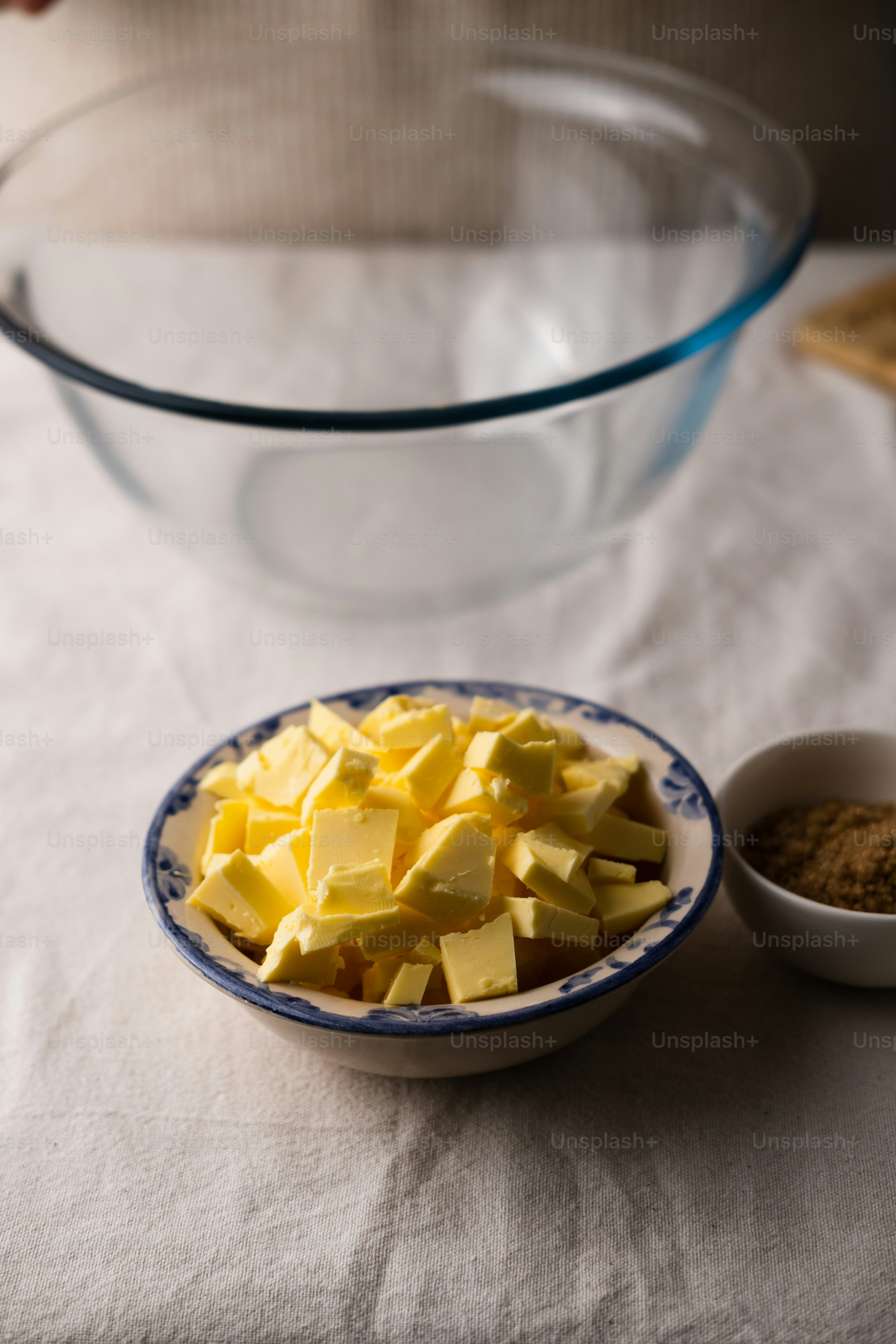A bowl of butter next to a bowl of spices photo – Ghee Image on Unsplash