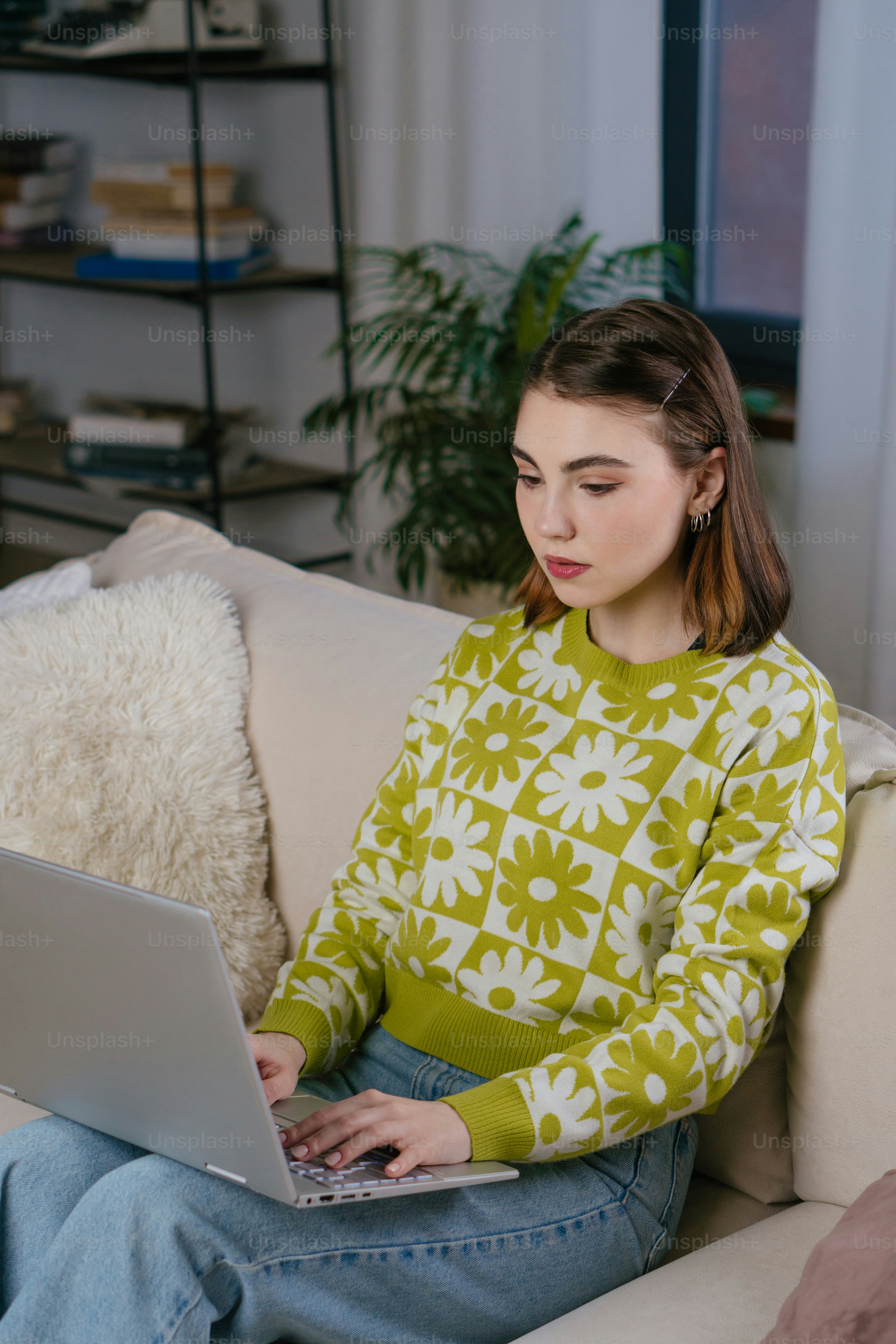 1000+ Woman Computer Pictures | Download Free Images on Unsplash