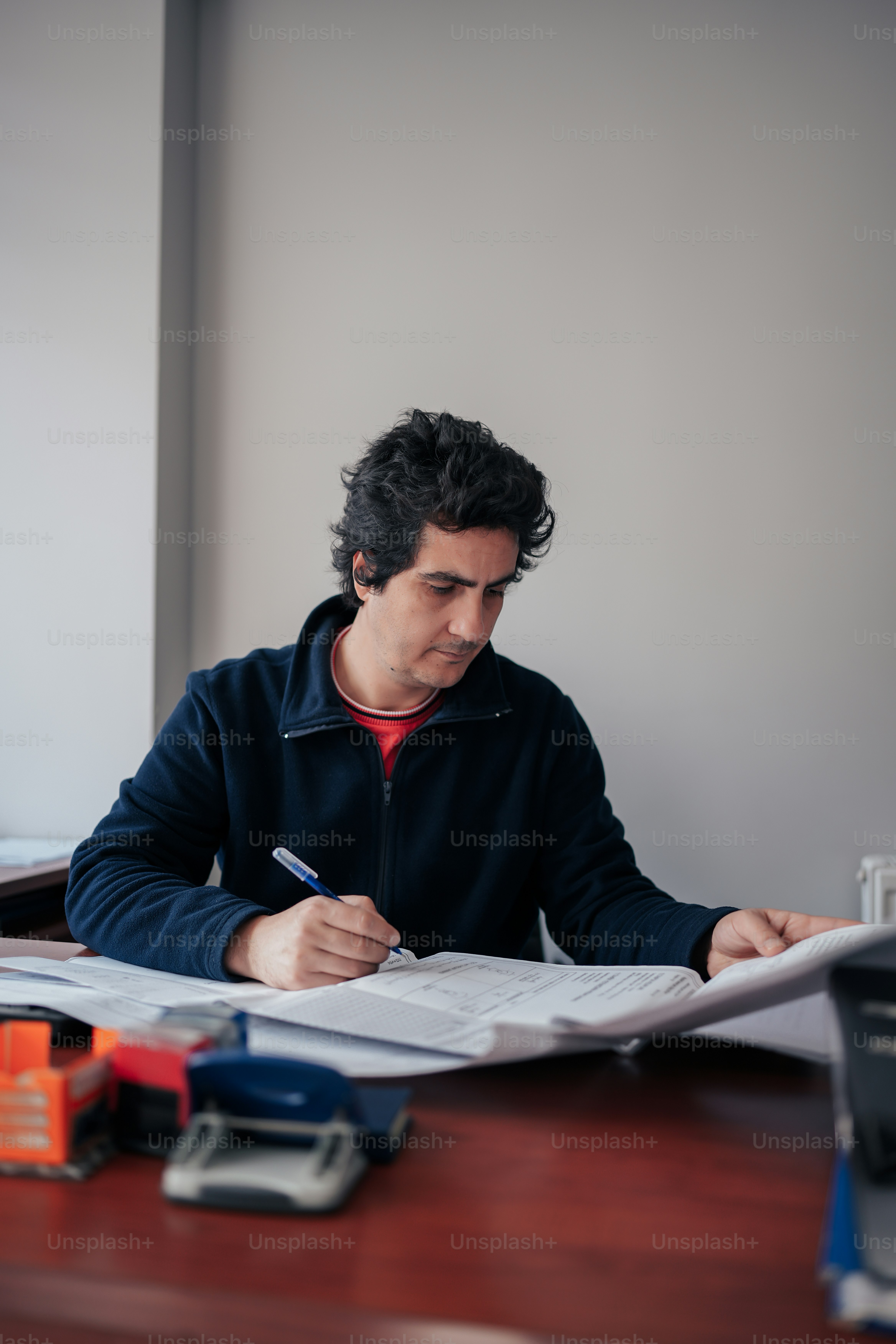 Desk Work Pictures | Download Free Images on Unsplash