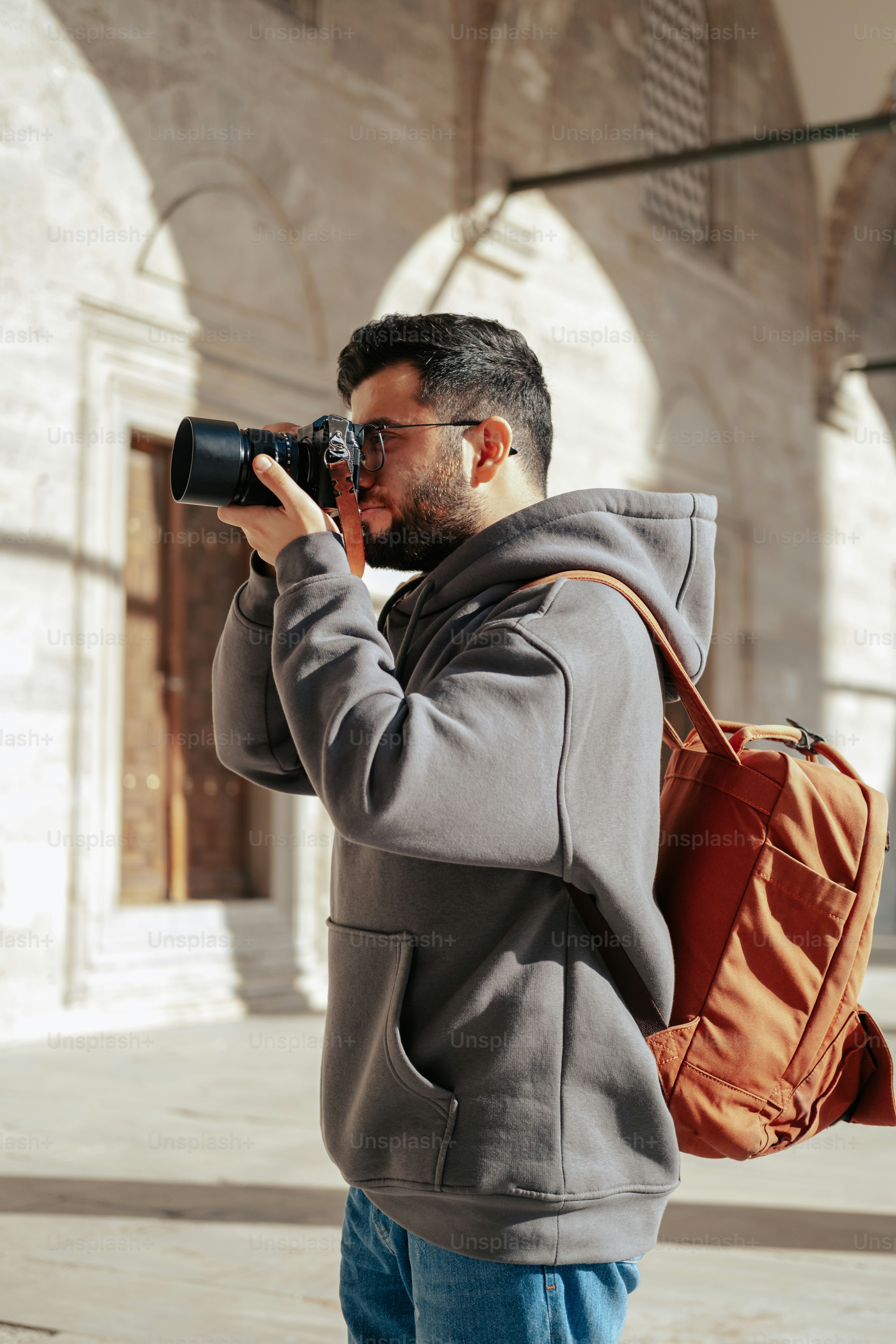 A man taking a picture with a camera photo – Black camera Image on Unsplash