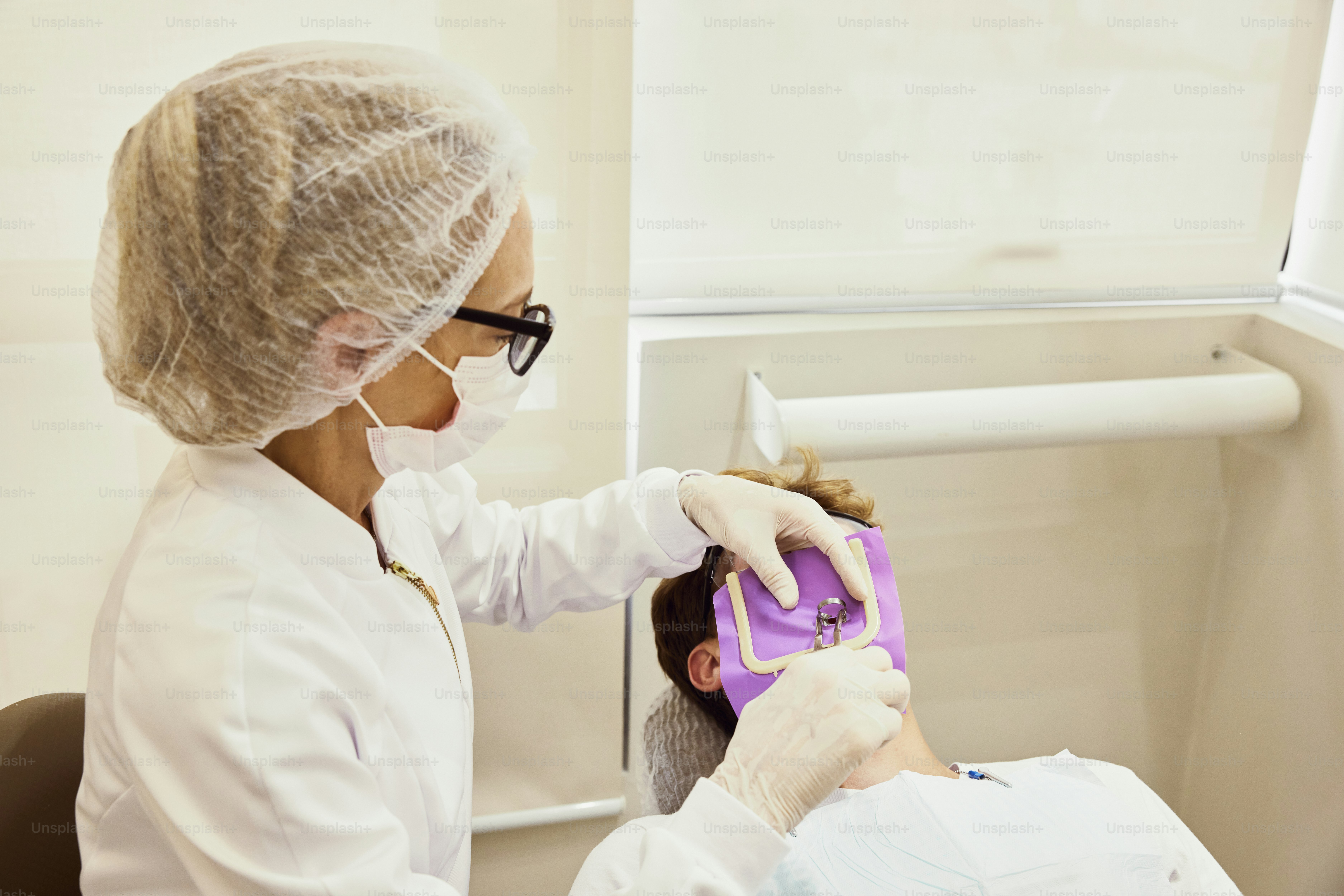 A woman getting her hair cut by a hair stylist photo – Teeth Image on ...