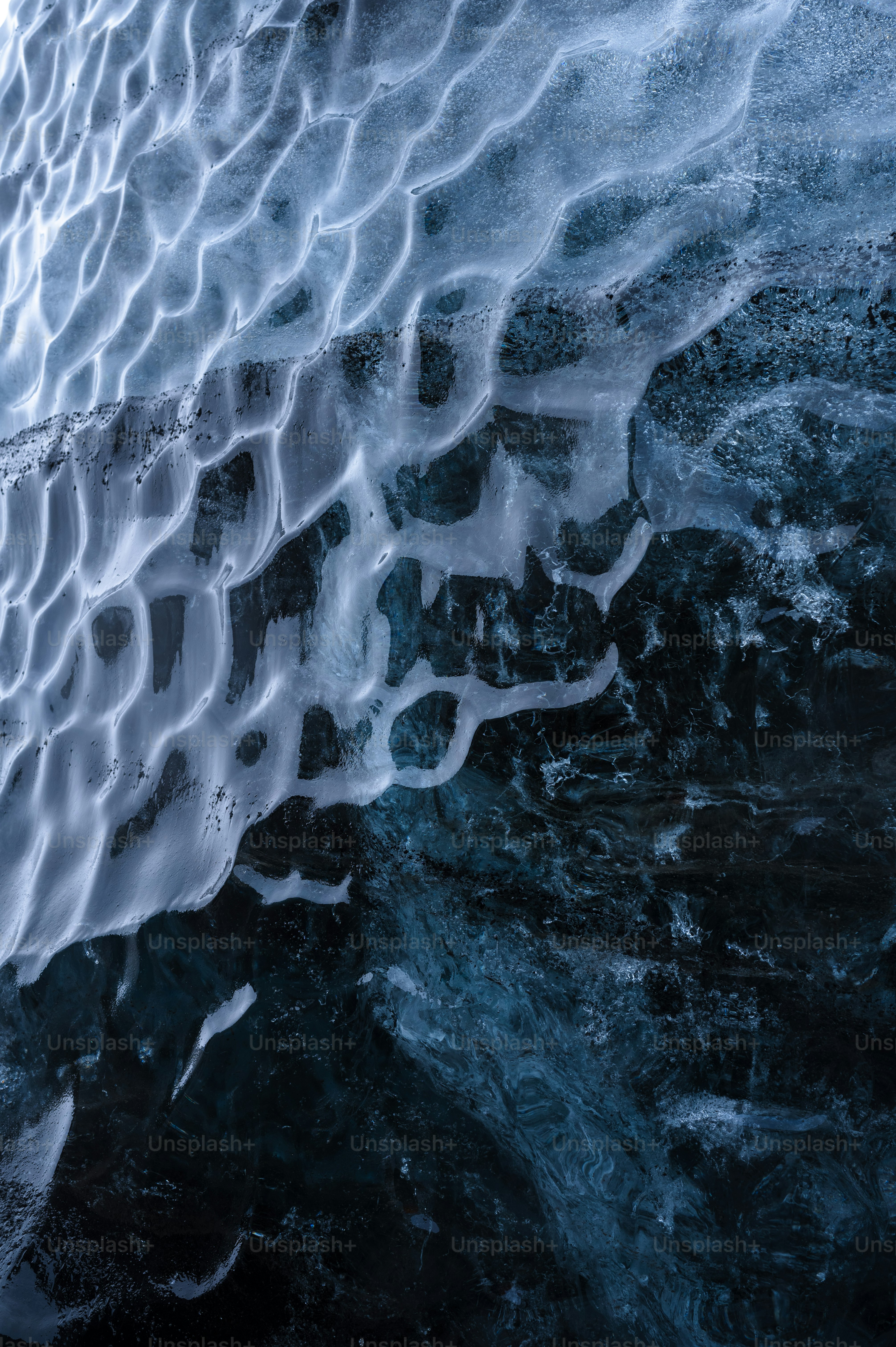 An aerial view of the water and ice photo – Screensaver Image on Unsplash