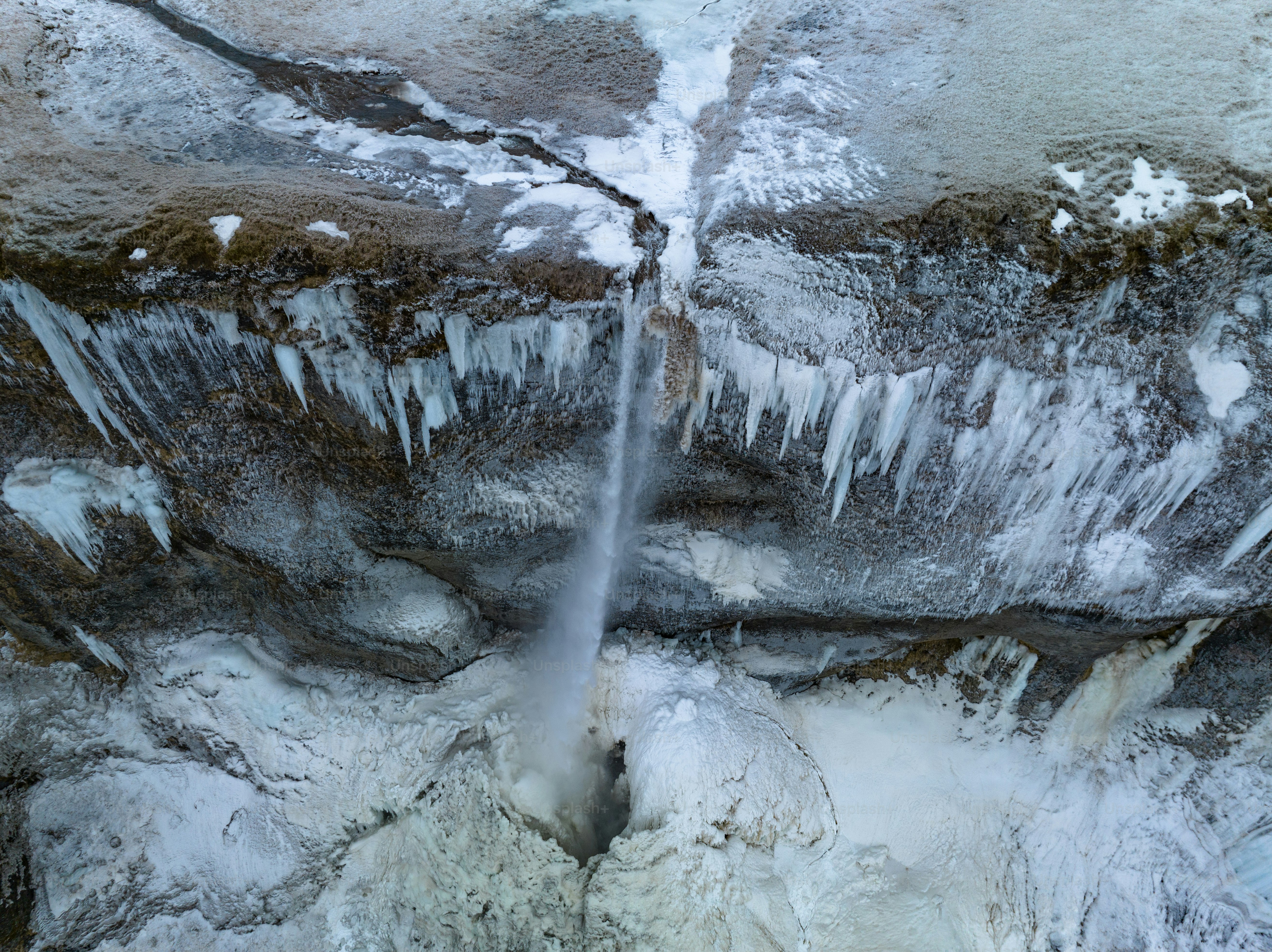 A fire hydrant spewing water out of a hole photo – Screen saver Image ...