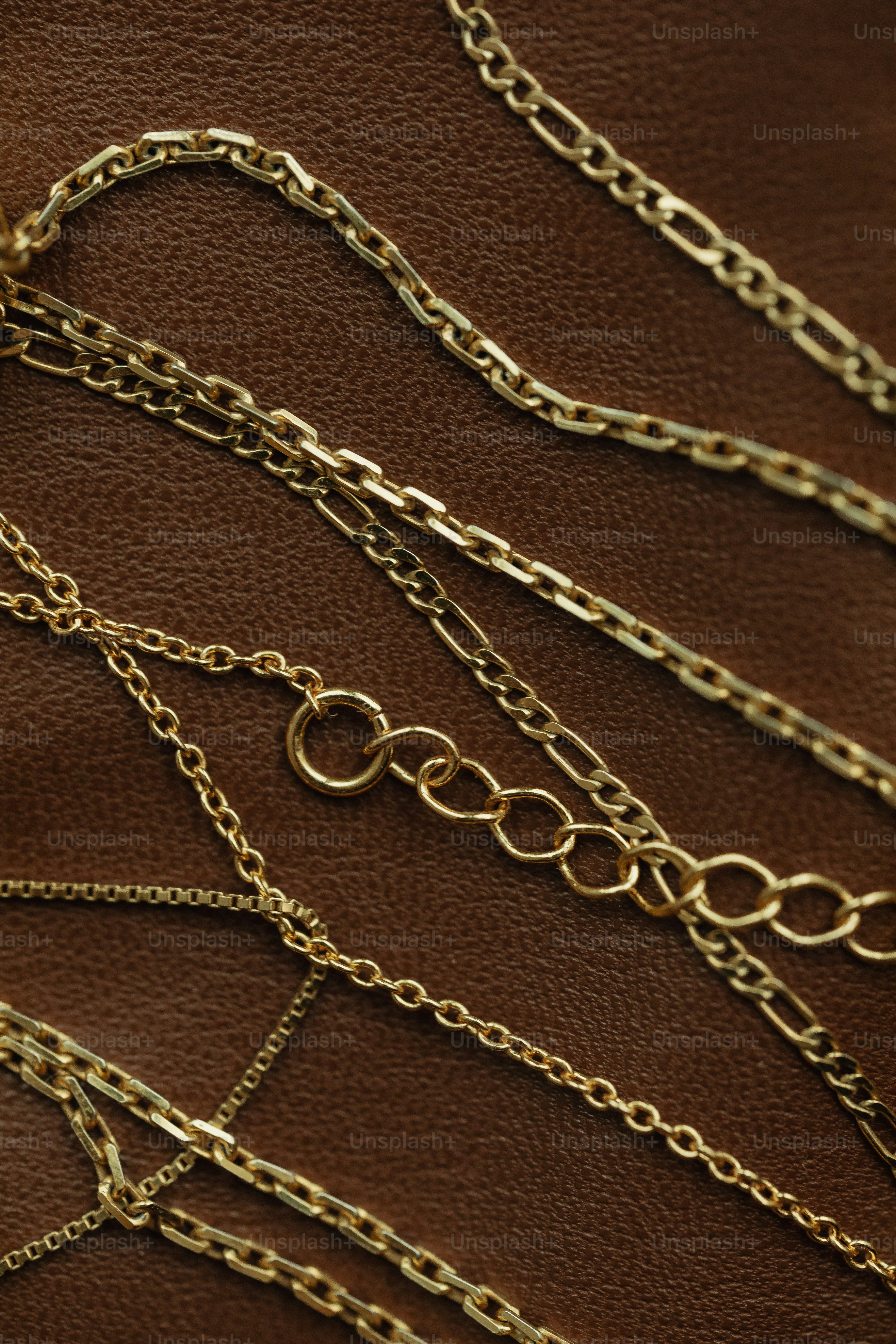 A close up of a bunch of gold chains photo – Jewellery Image on Unsplash