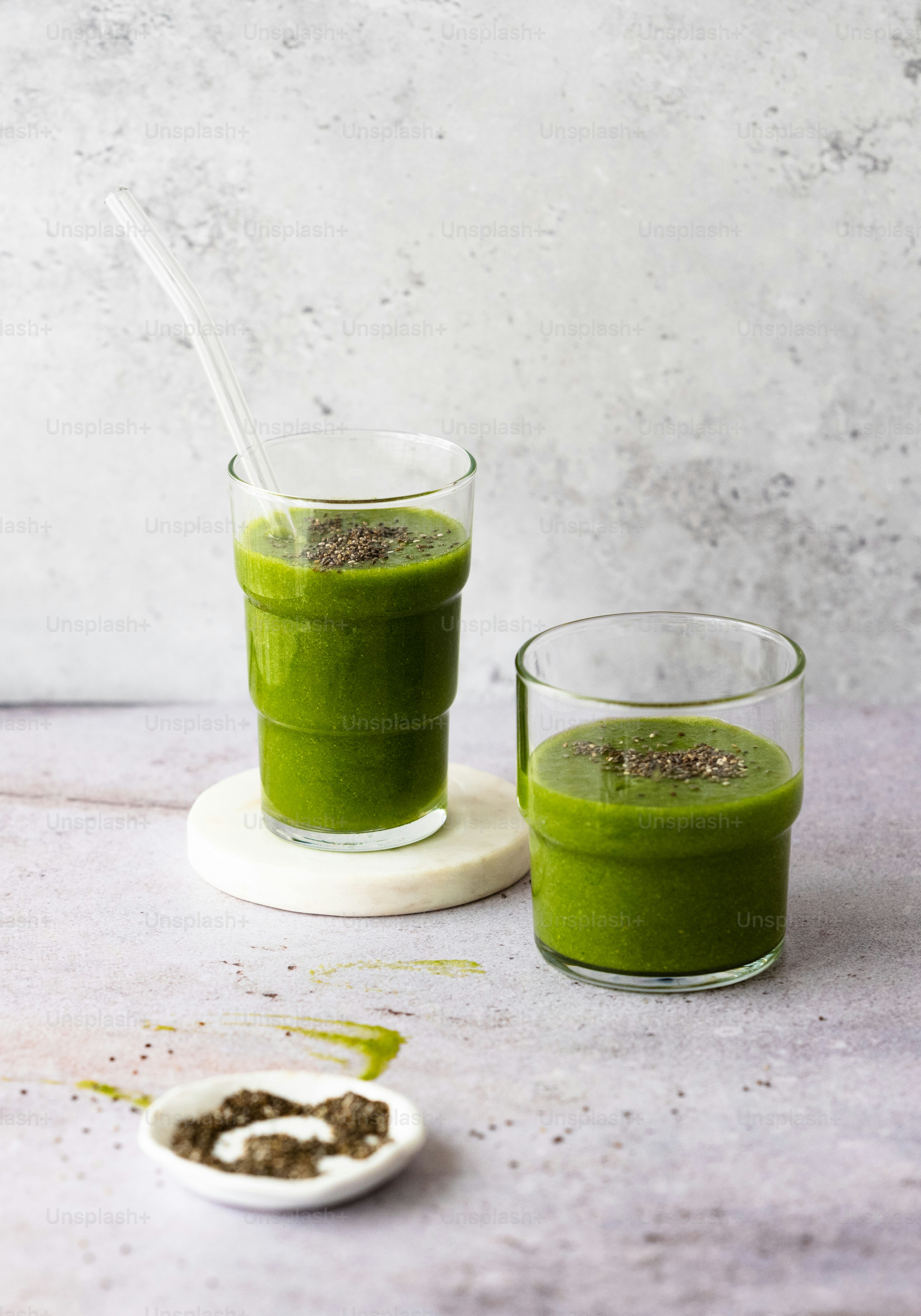 A couple of glasses filled with green smoothie photo – Green smoothie ...