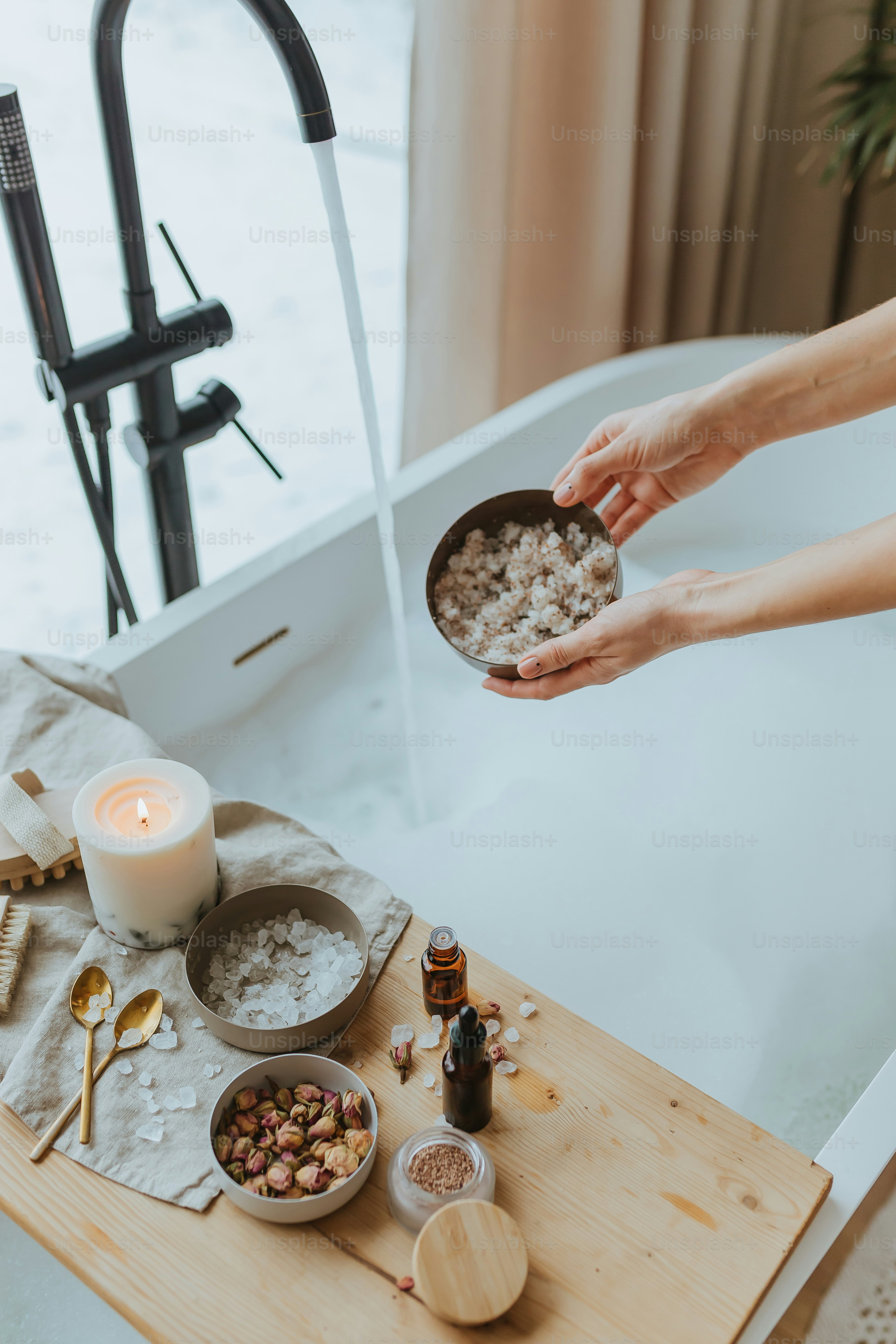 A person is pouring water into a bathtub photo – Working hands Image on ...