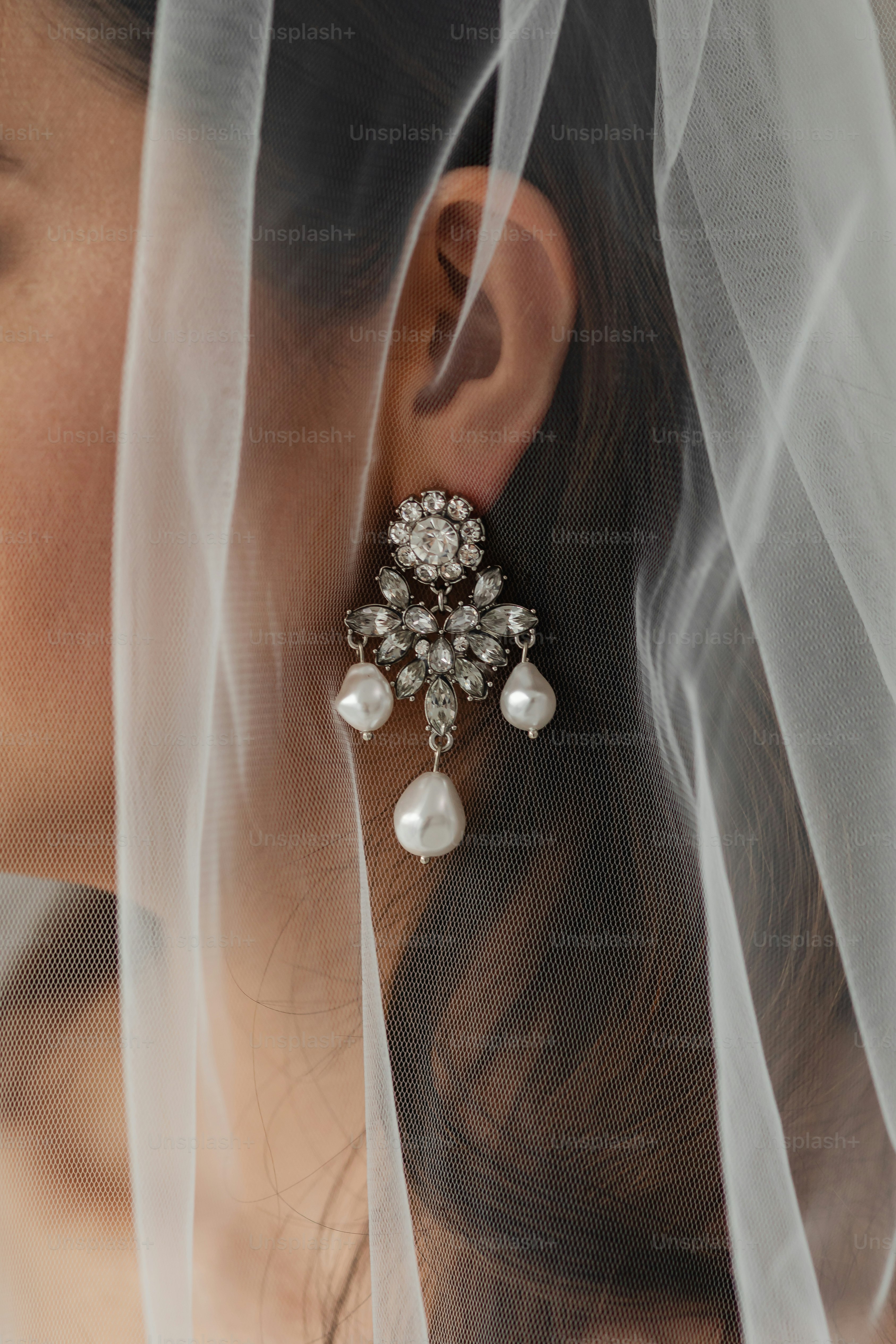 A close up of a person wearing a veil photo – Veil Image on Unsplash