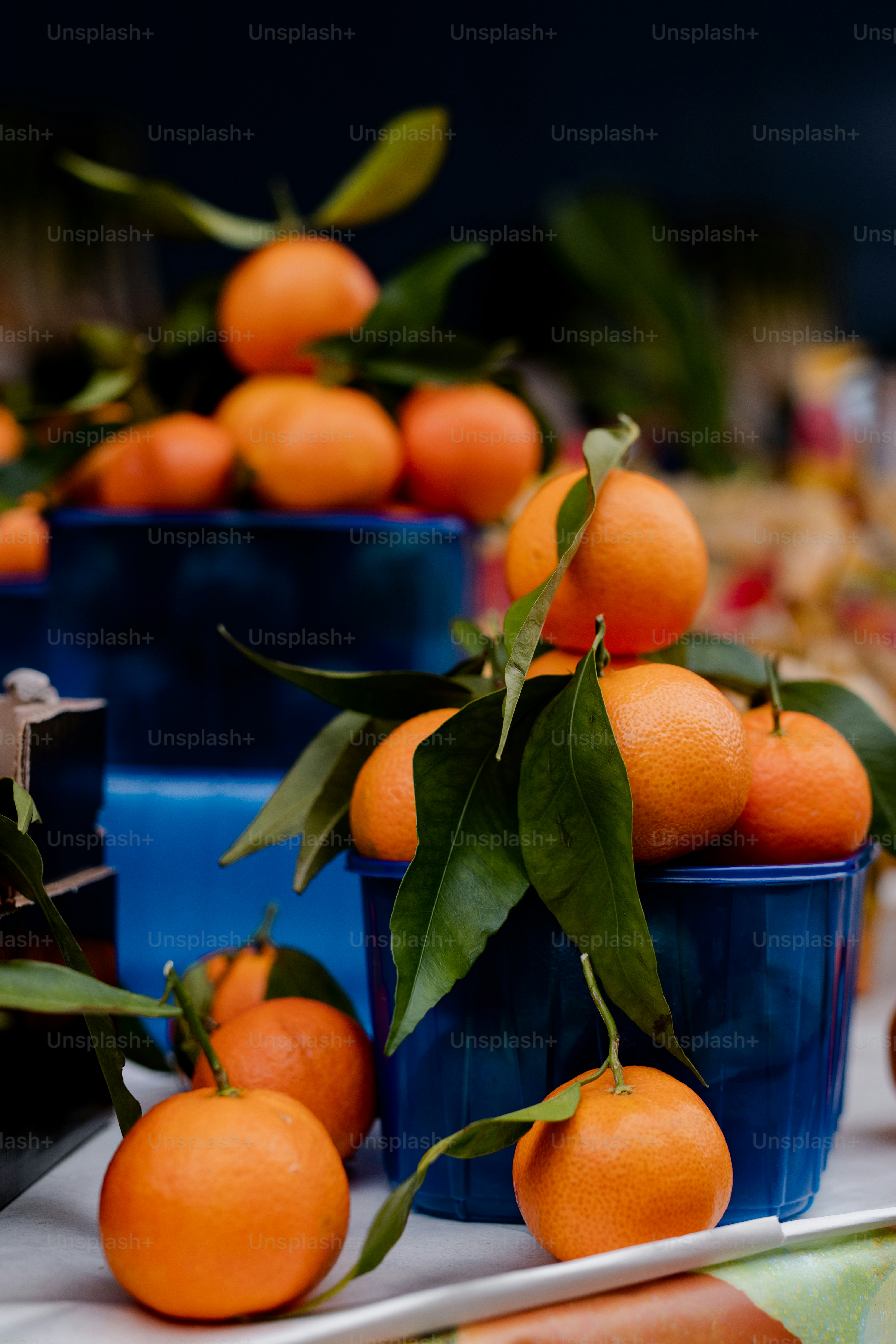 A bunch of oranges that are on a table photo – Punnet Image on Unsplash