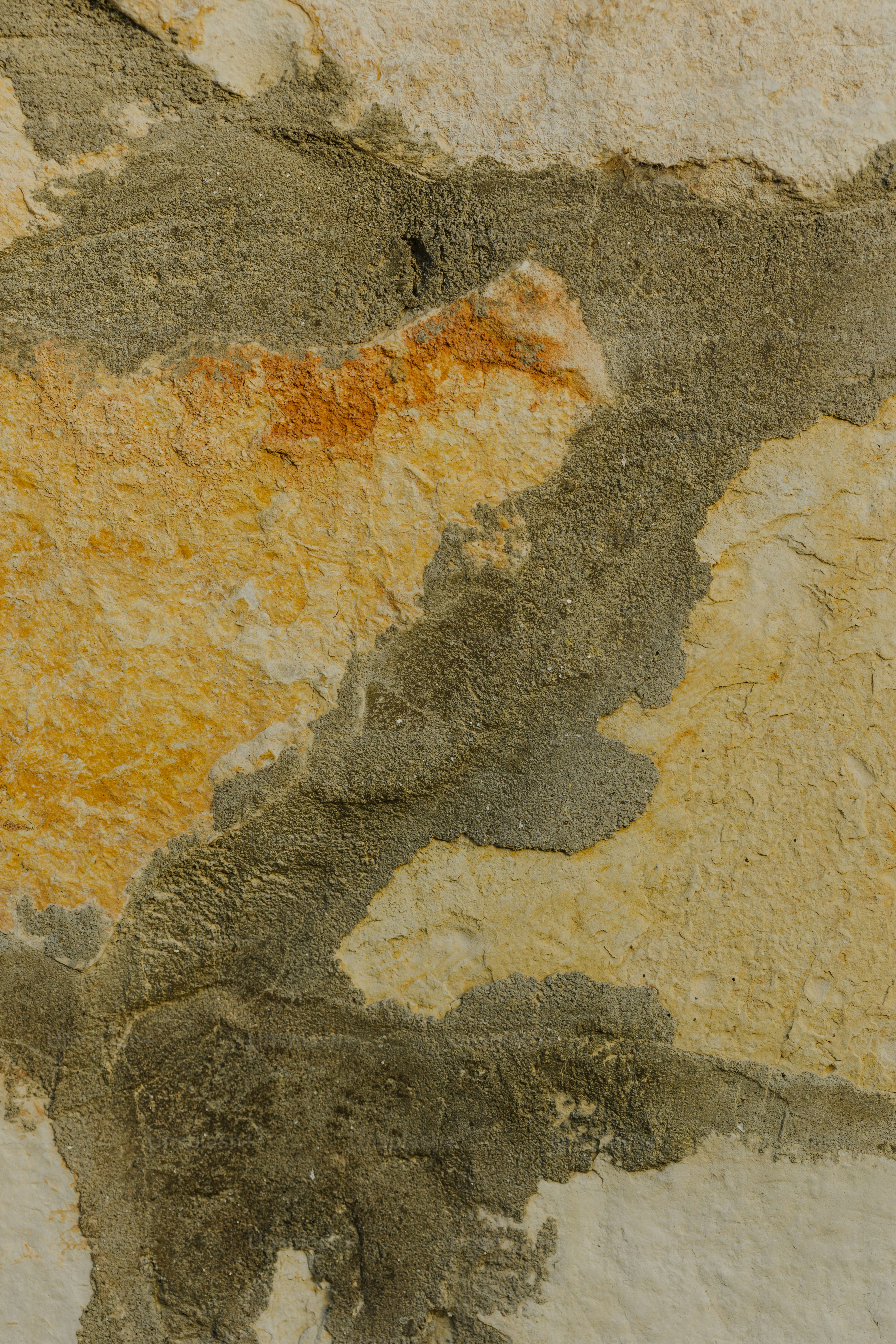 Un gros plan d’un mur avec une peinture dessus photo – Mur en pierre ...