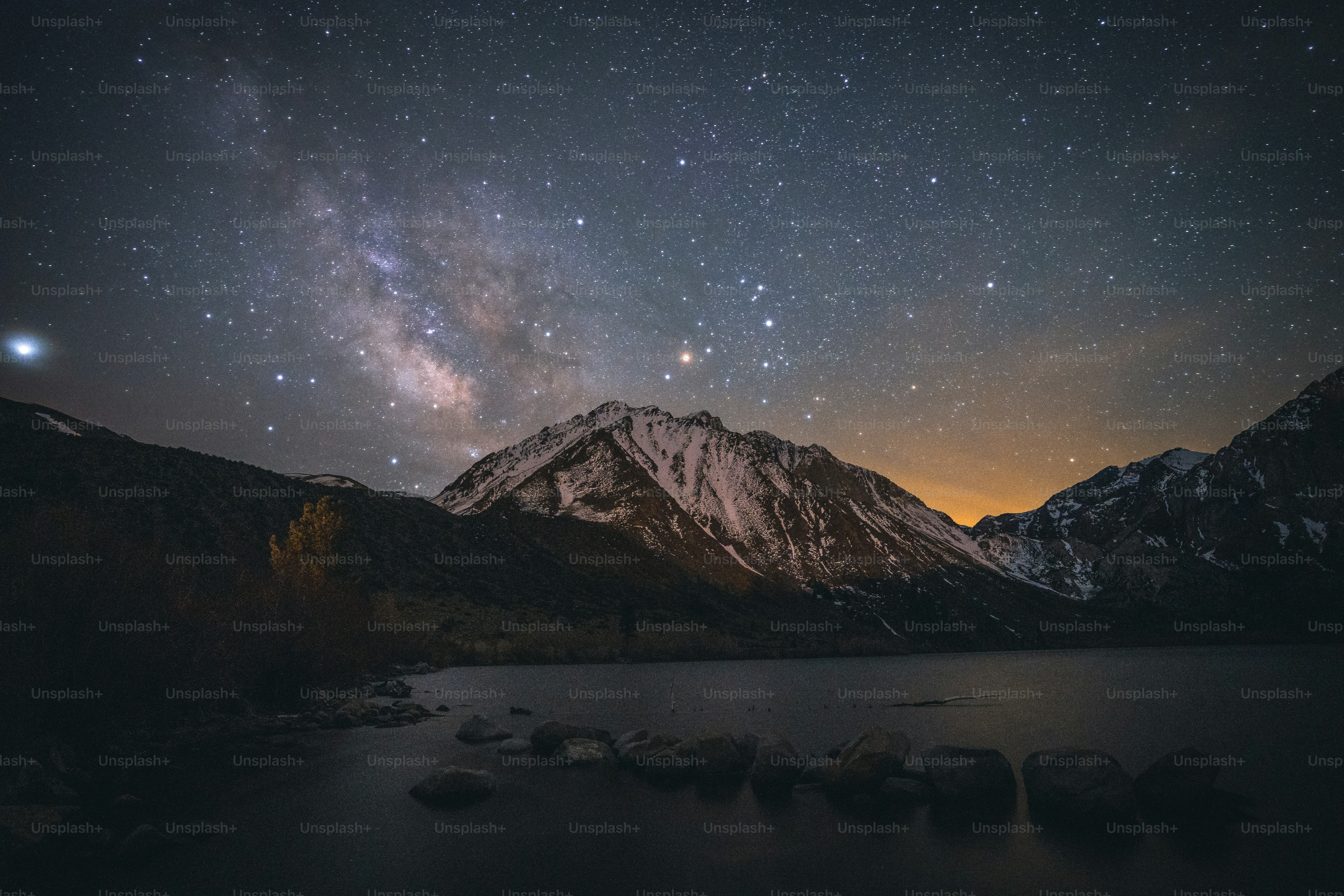 The night sky over a mountain range and a lake photo – Night Image on ...