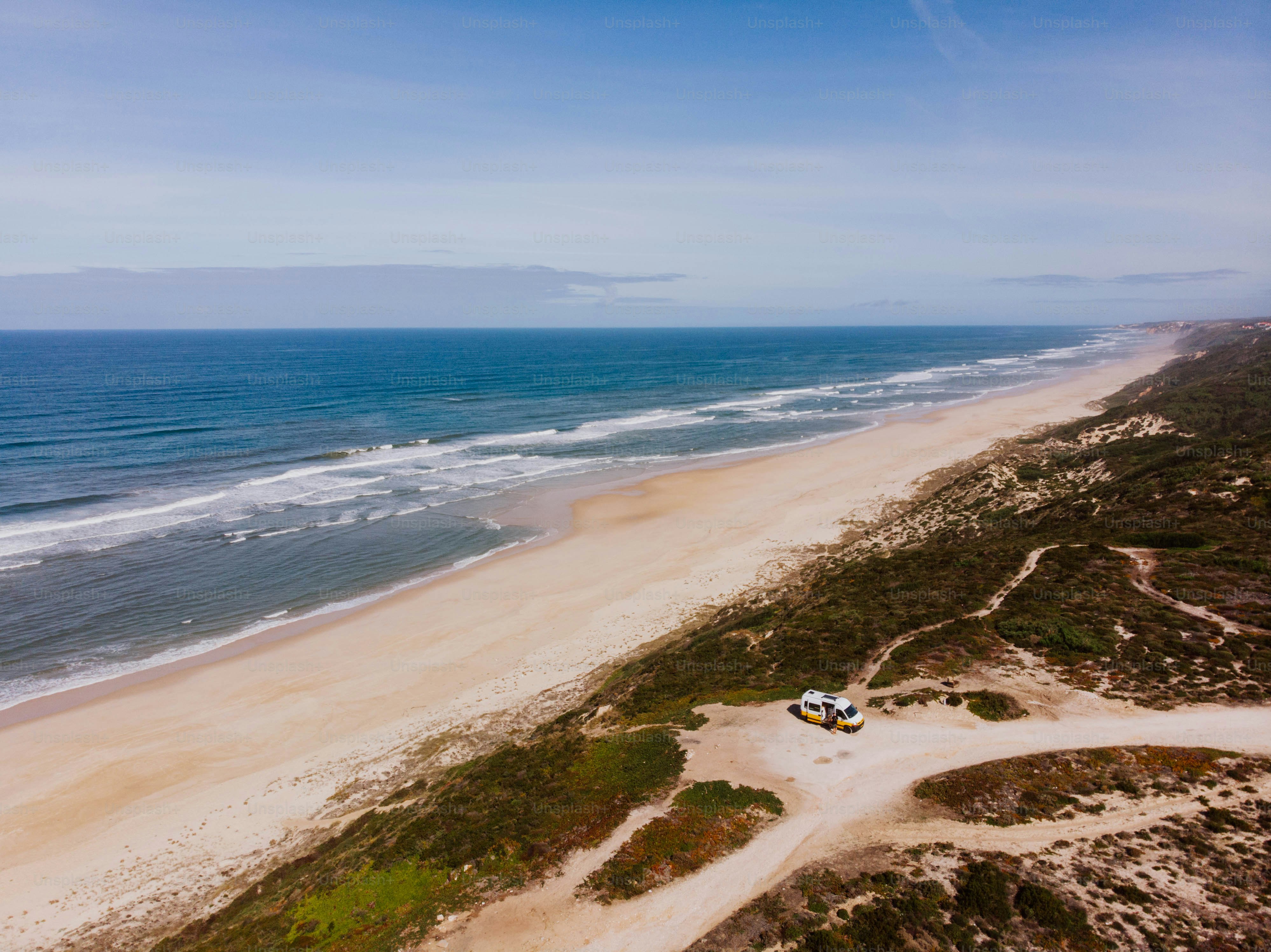 An aerial view of a sandy beach and ocean photo – Beach Image on Unsplash