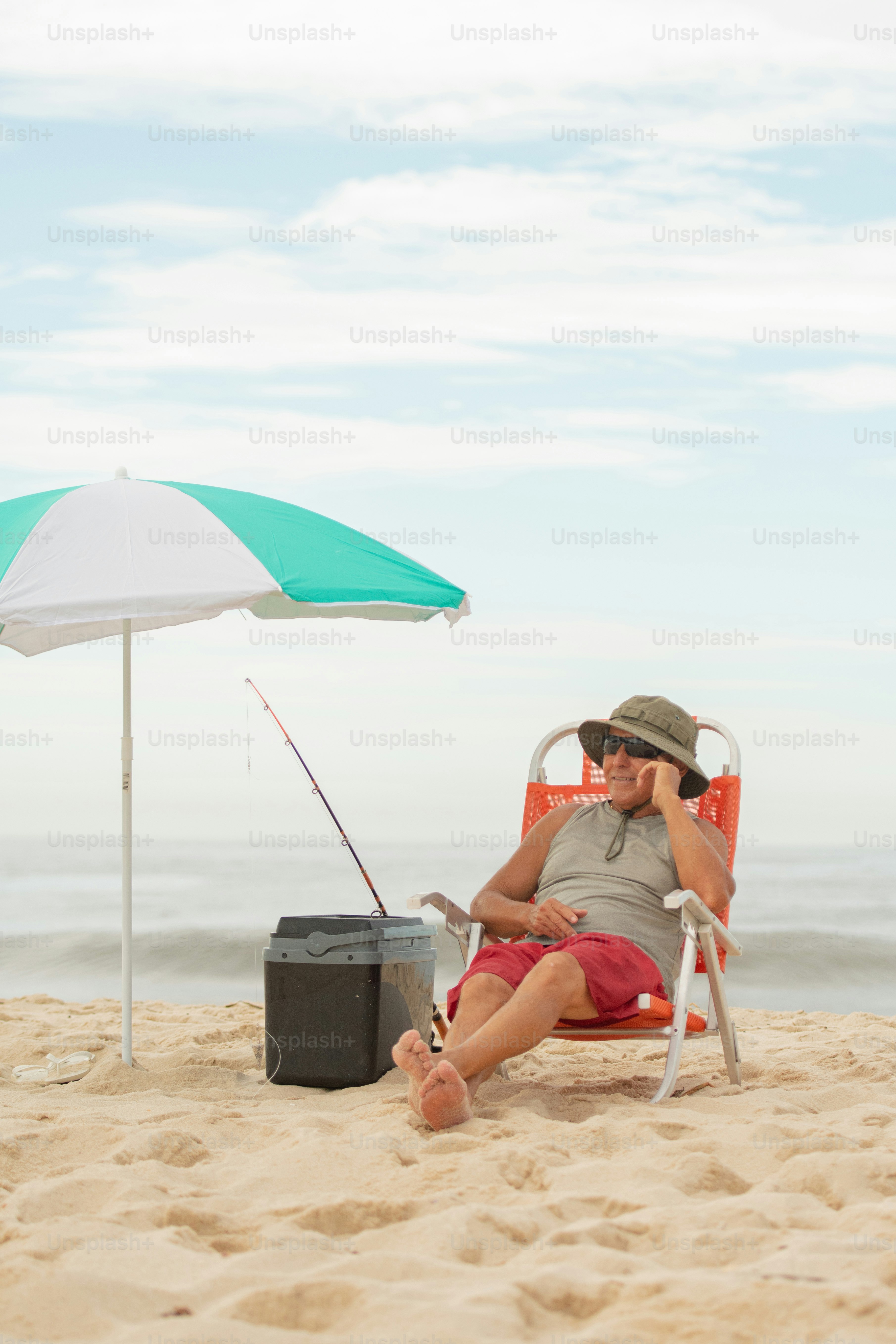 A man sitting in a chair on the beach photo – Beach Image on Unsplash