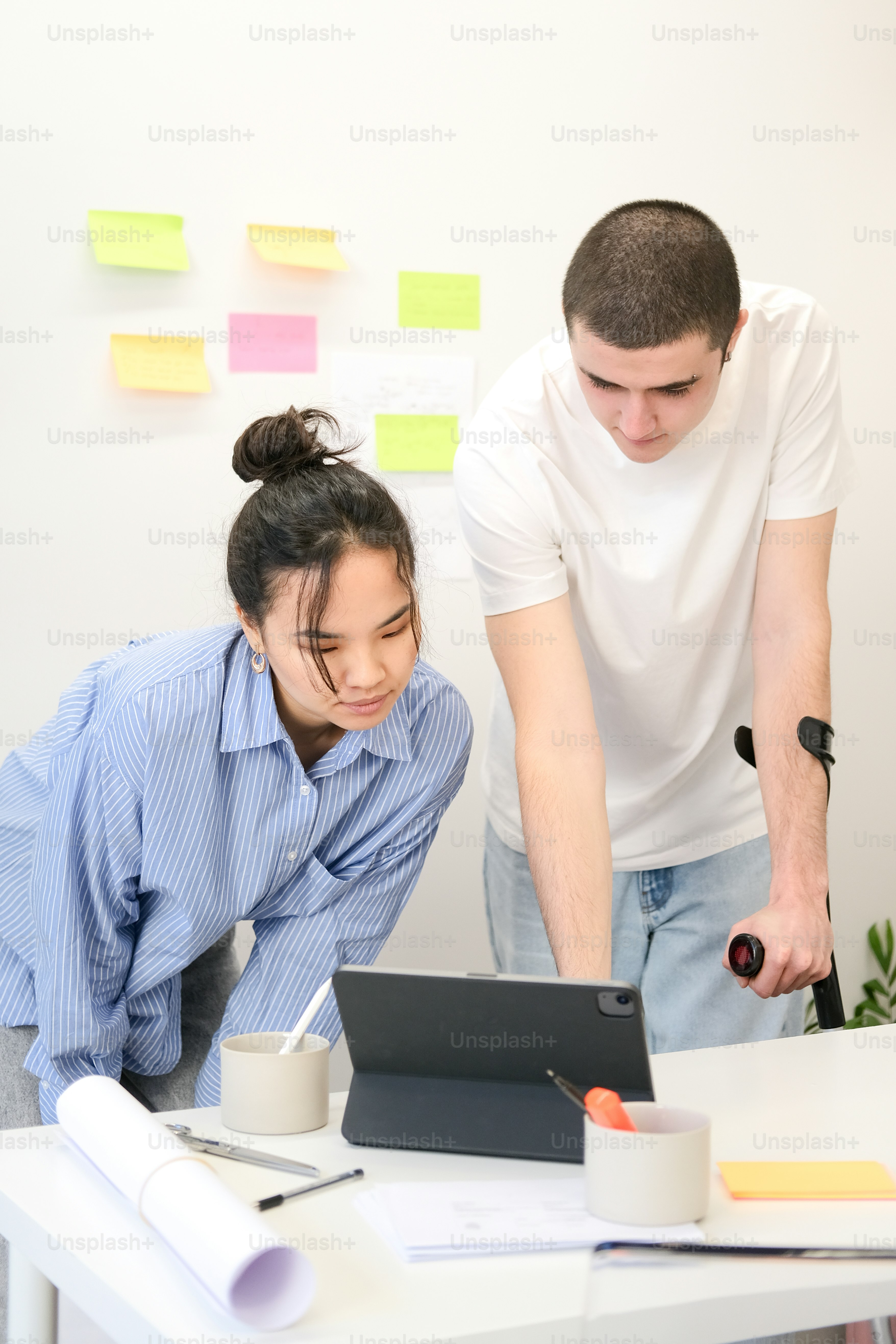 Work Discussion Pictures | Download Free Images on Unsplash