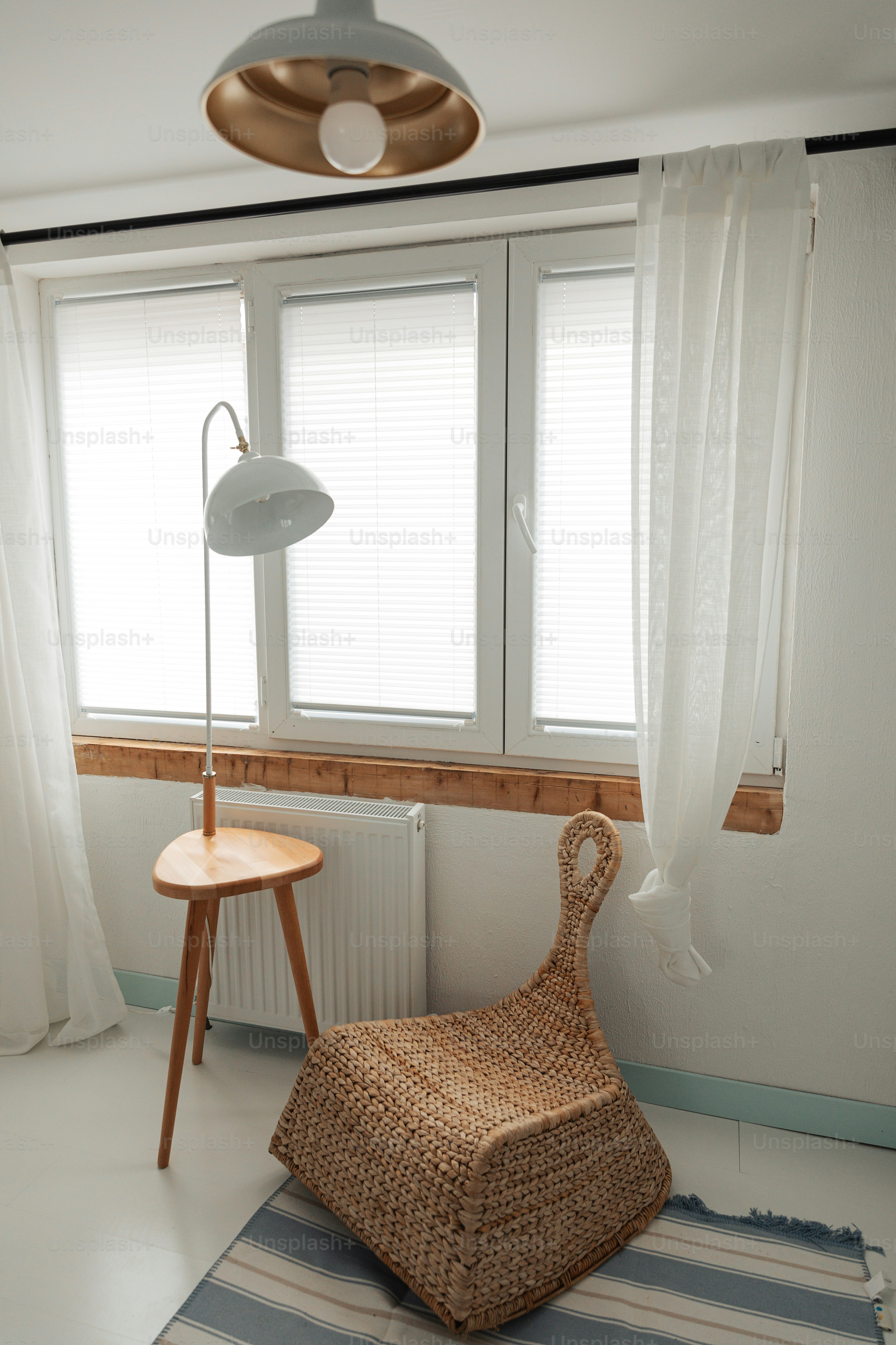 A room with a chair and a lamp in it photo – Closet Image on Unsplash