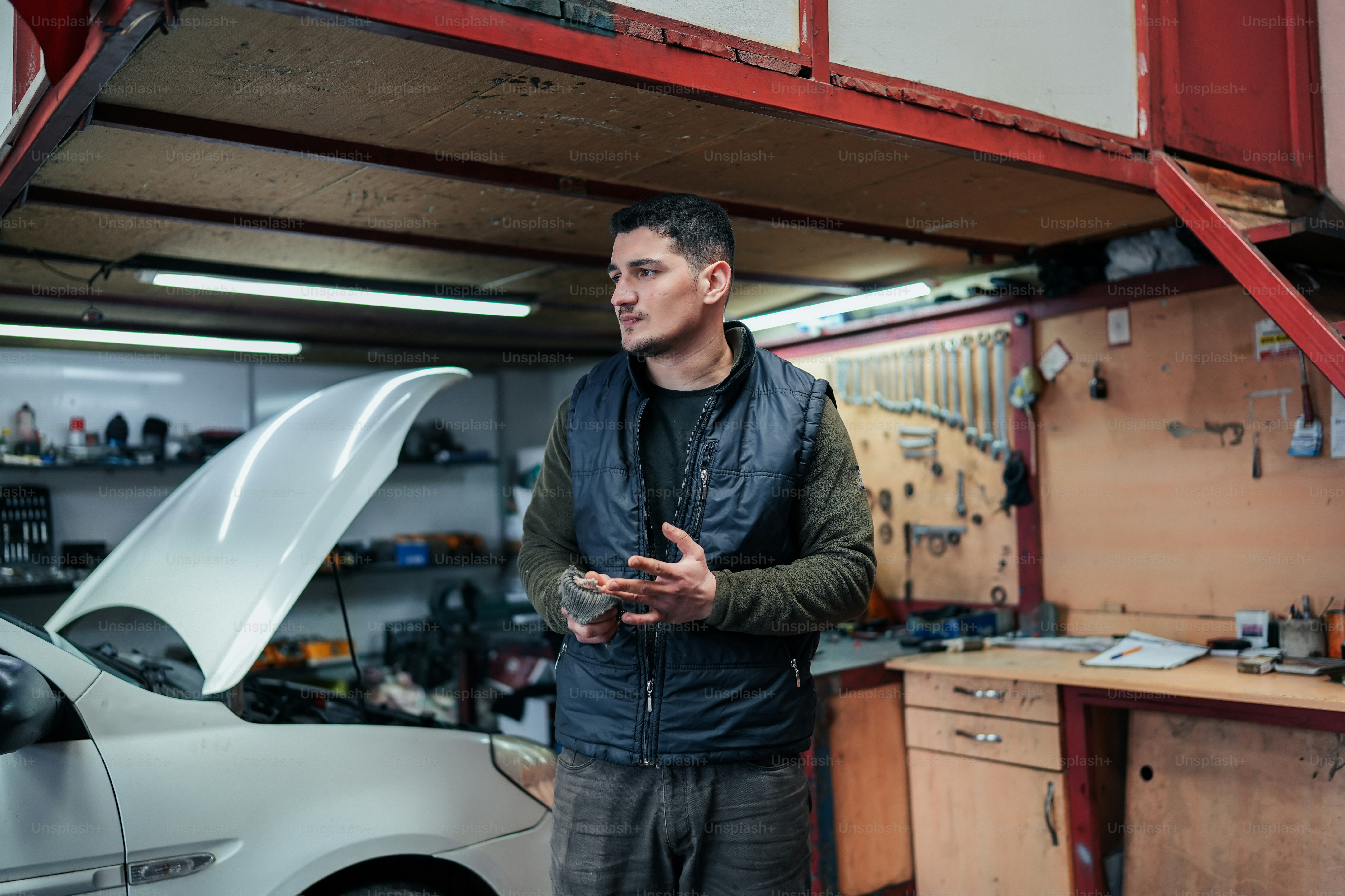 A man is working on a car engine photo – Mechanic Image on Unsplash