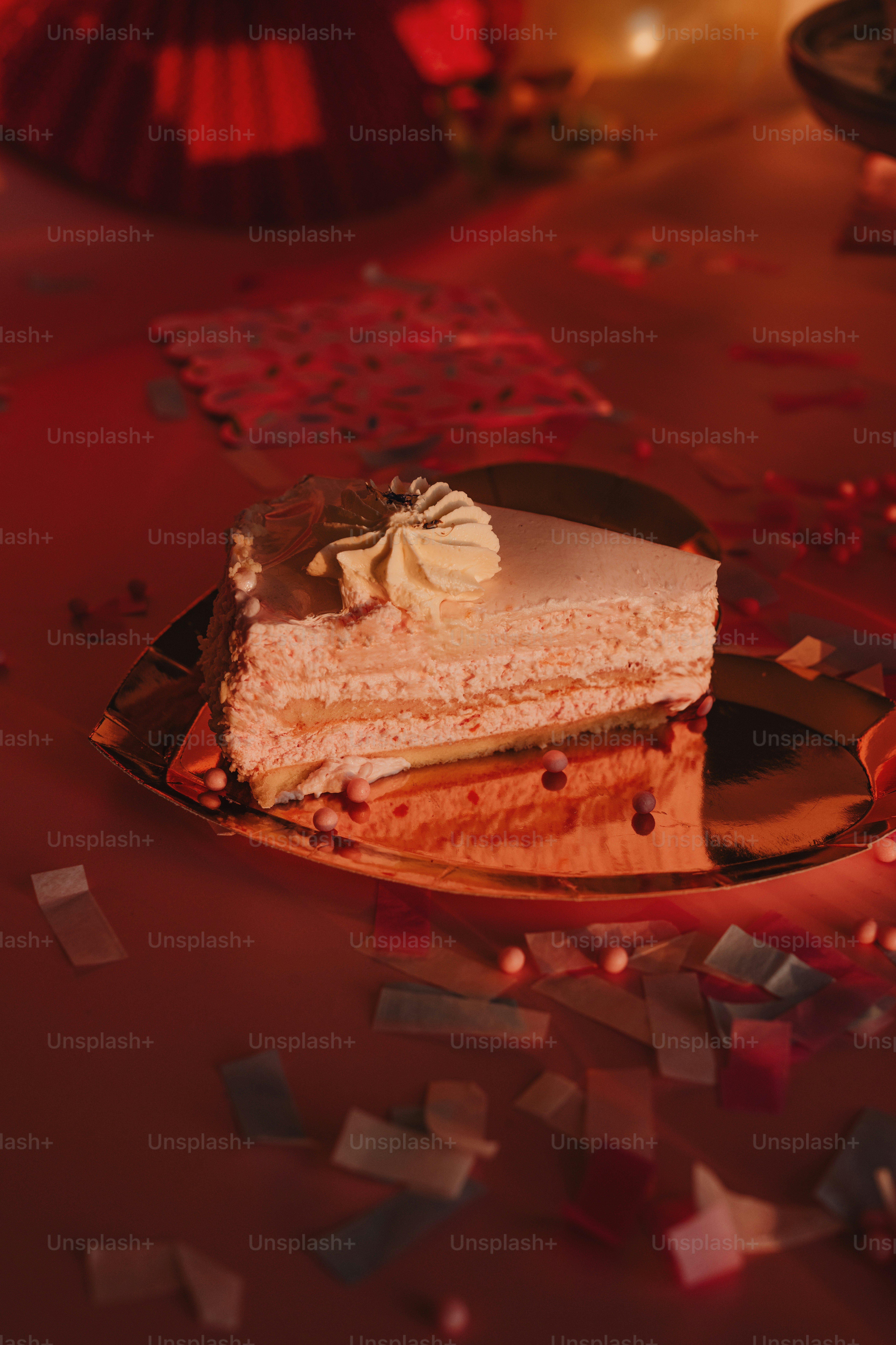 A piece of cake sitting on top of a plate photo – Cake background Image ...
