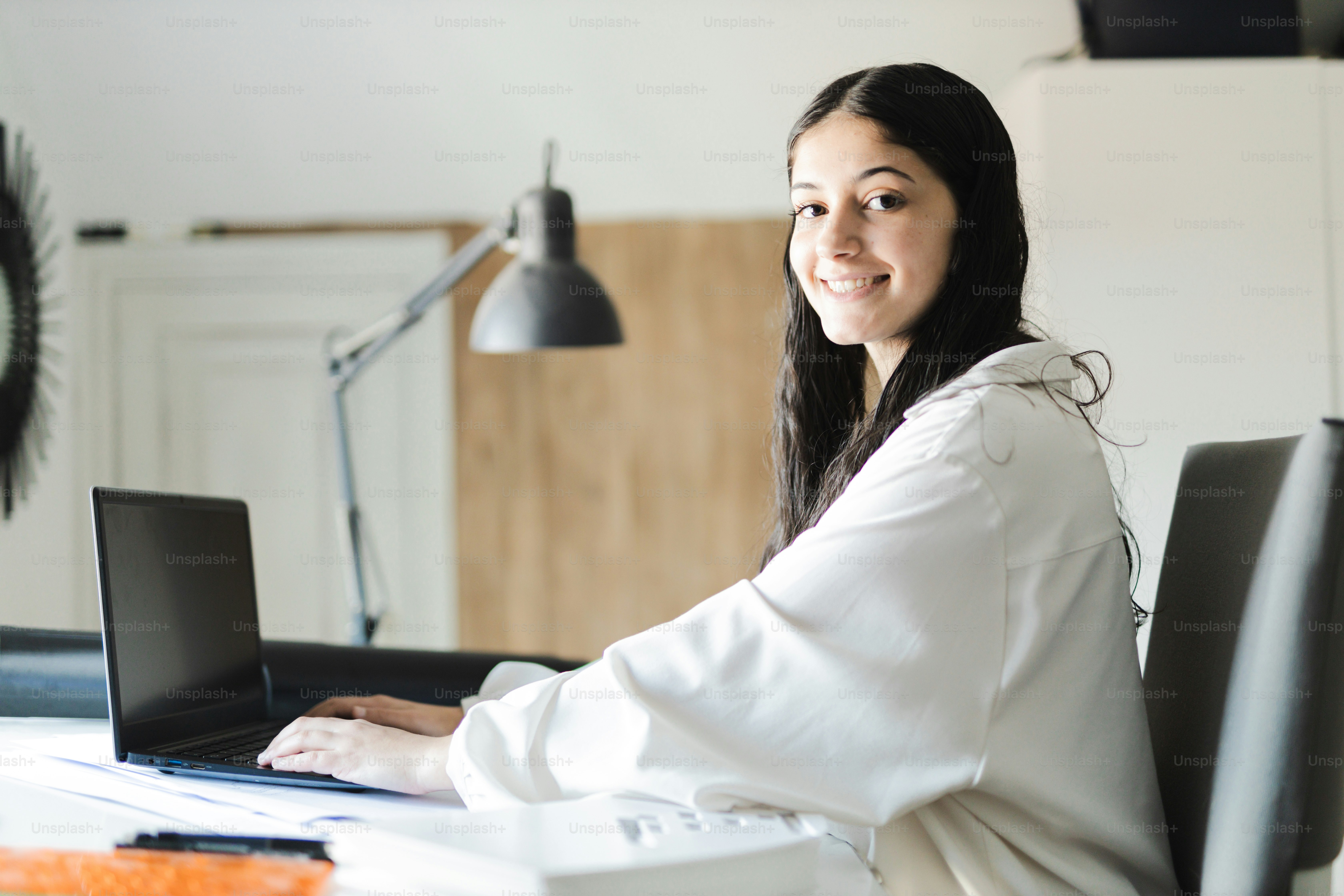 500+ Employee Pictures [HD] | Download Free Images on Unsplash