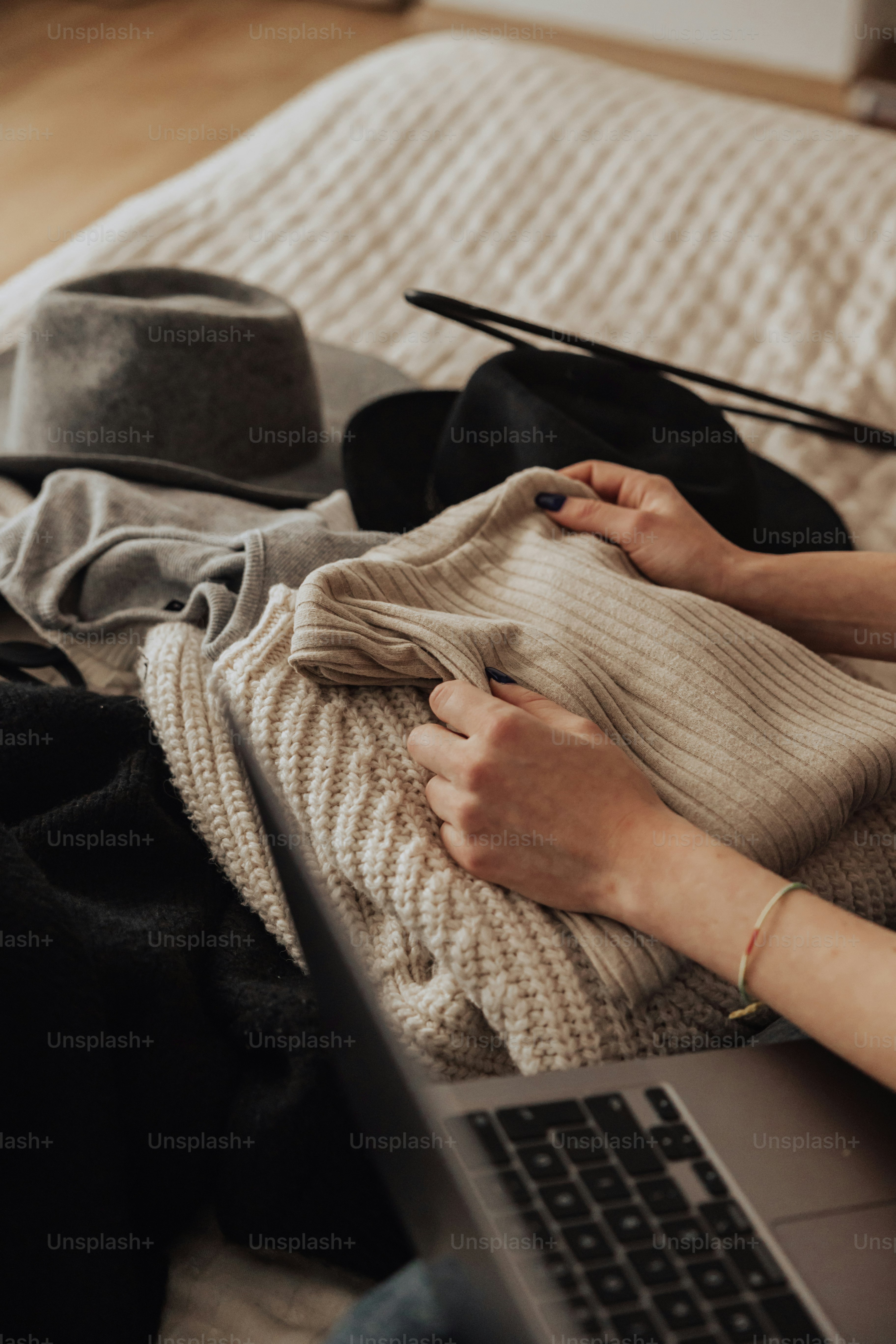 Best 500+ Clothes Pictures | Download Free Images on Unsplash