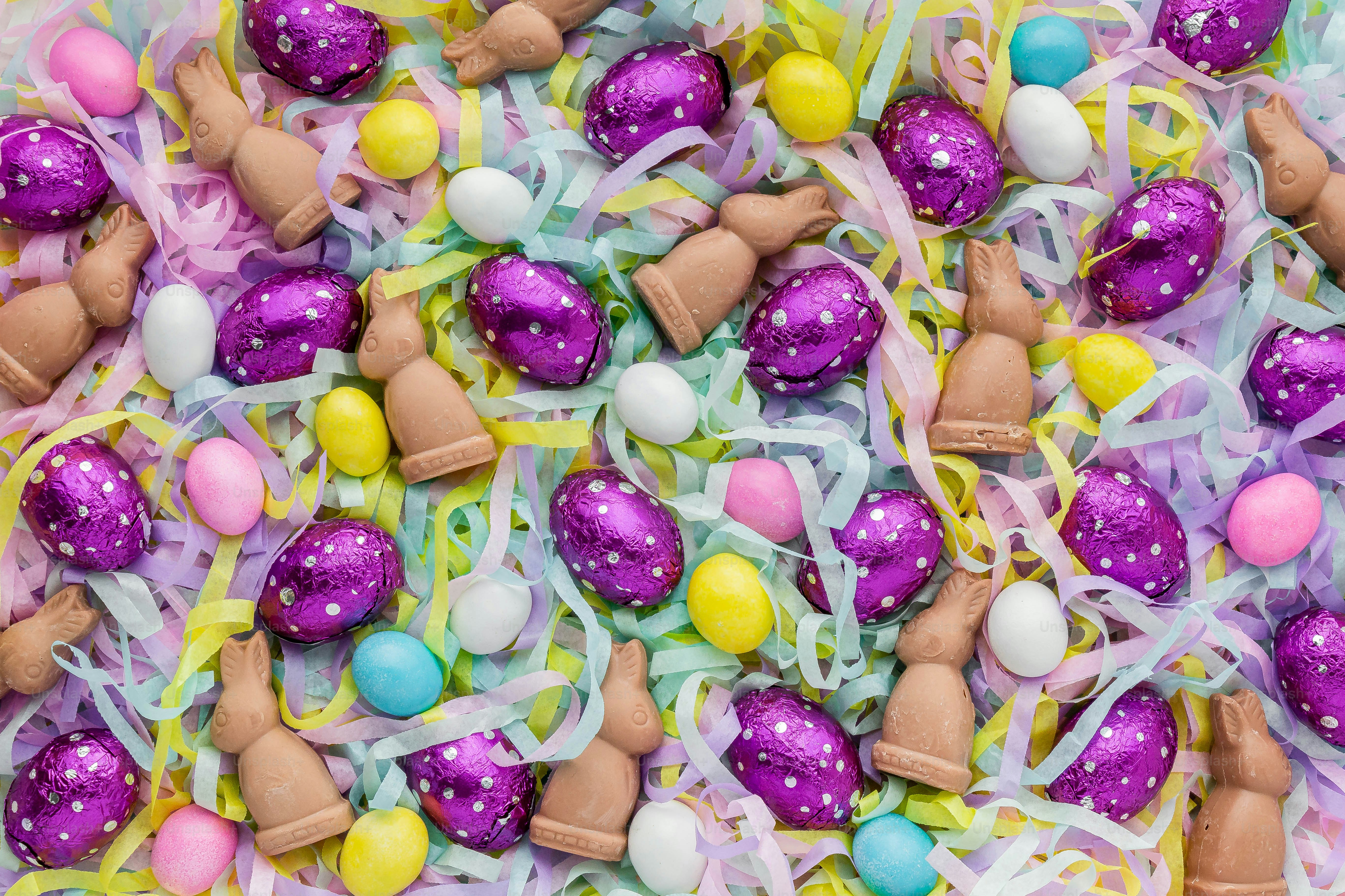 A close up of a bunch of candy candies photo – Easter Image on Unsplash