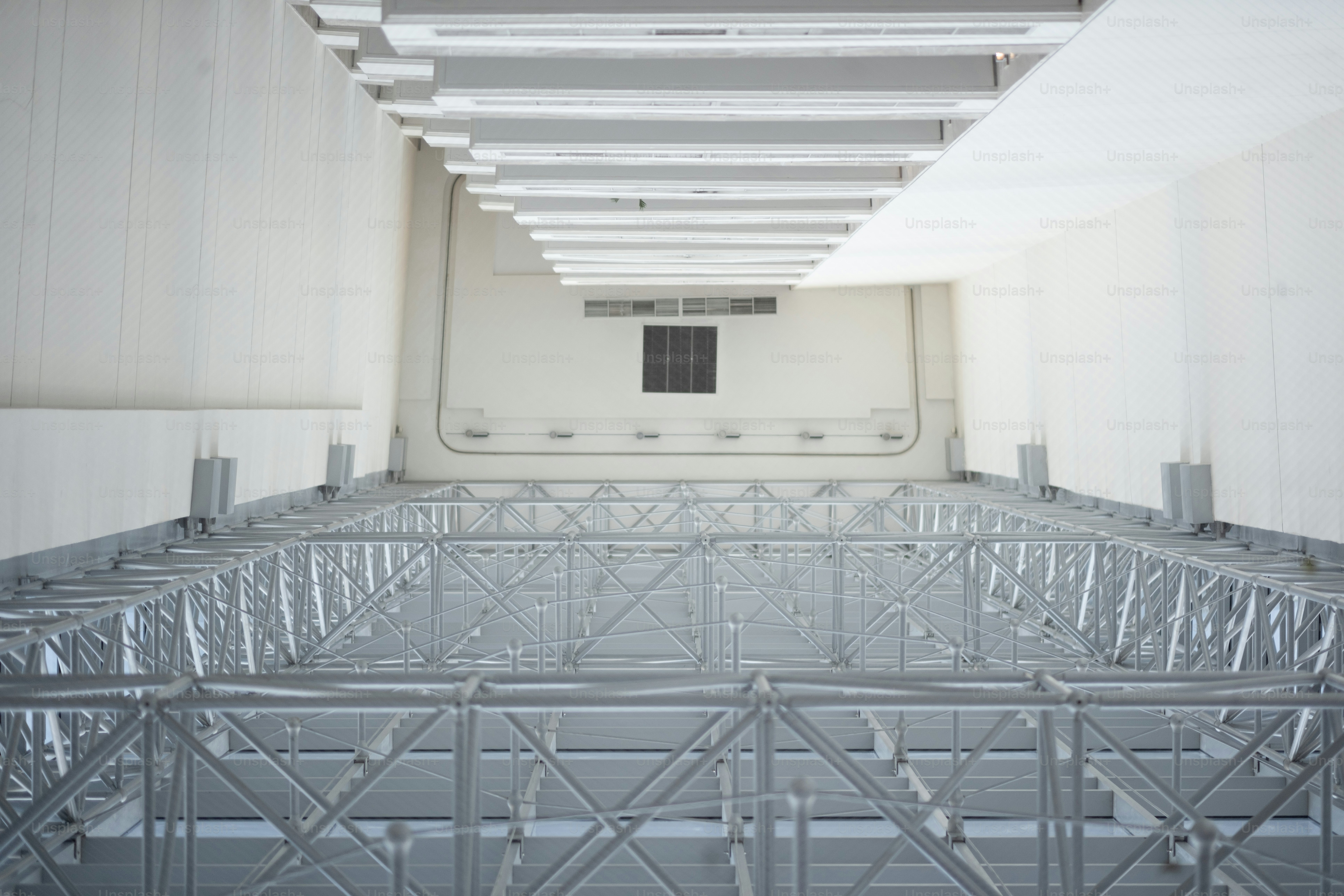 A room with a lot of metal bars on the ceiling photo – Steel structure ...