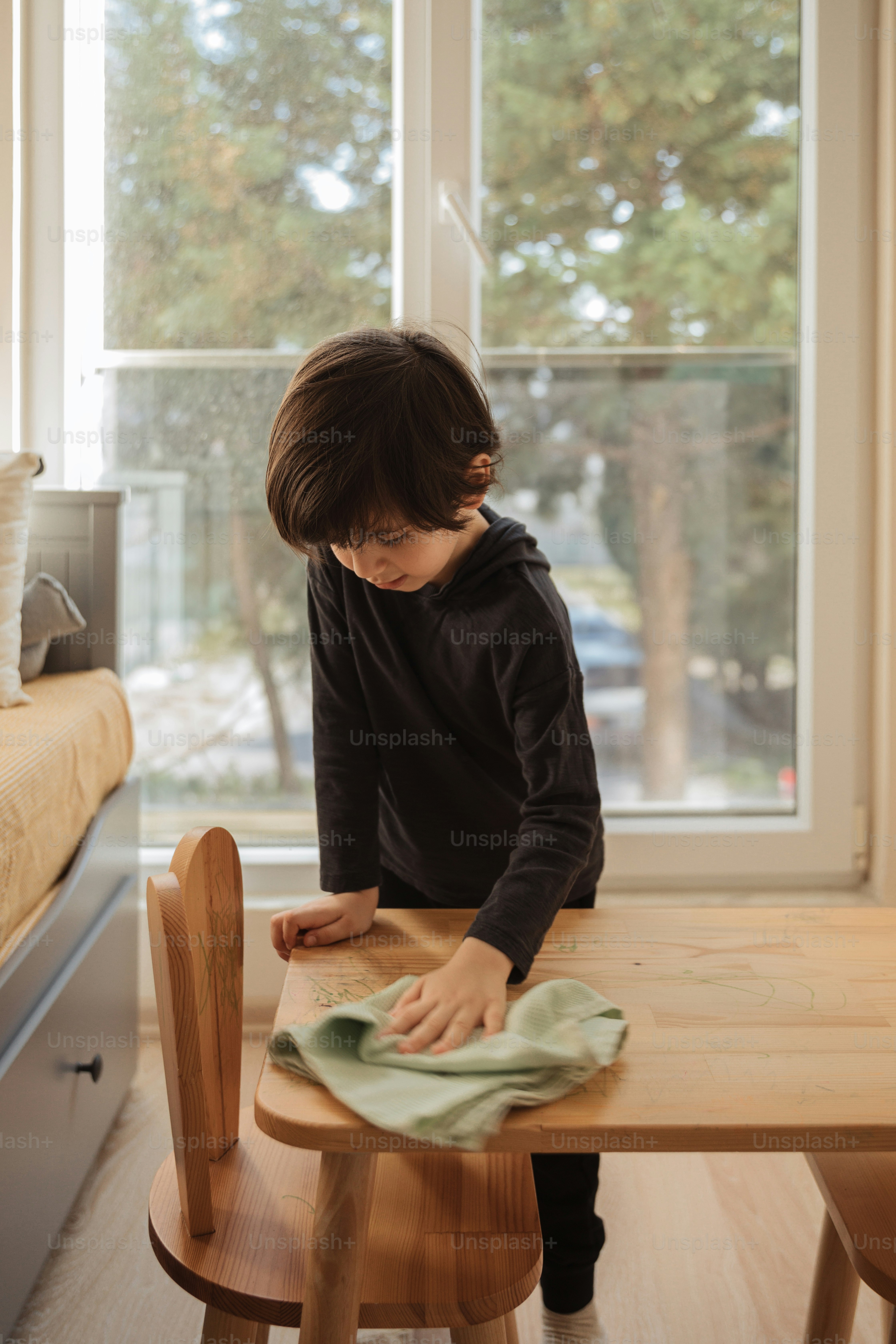 500+ Young Boy Pictures | Download Free Images on Unsplash