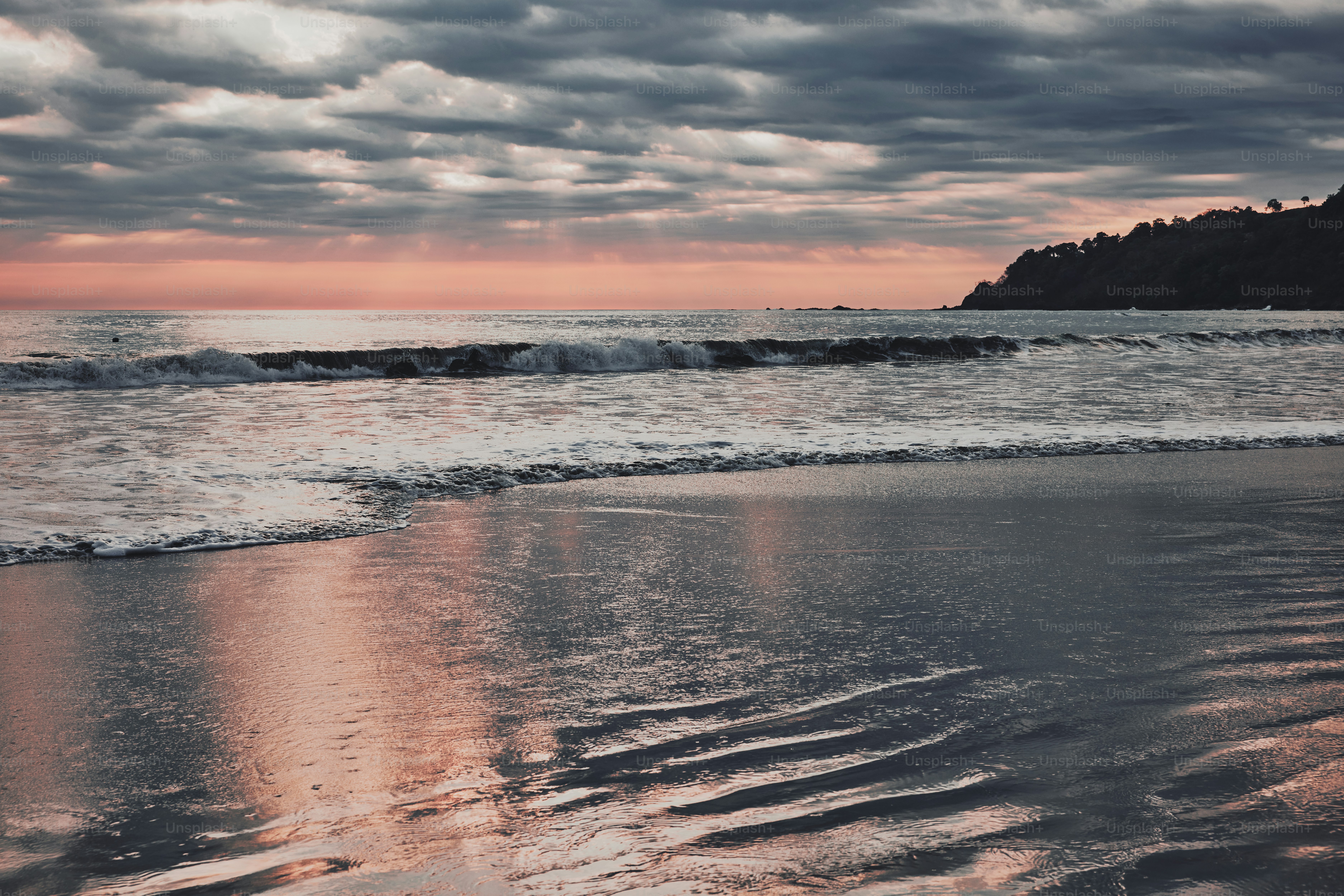 A beach with waves coming in to shore photo – Spring break Image on ...