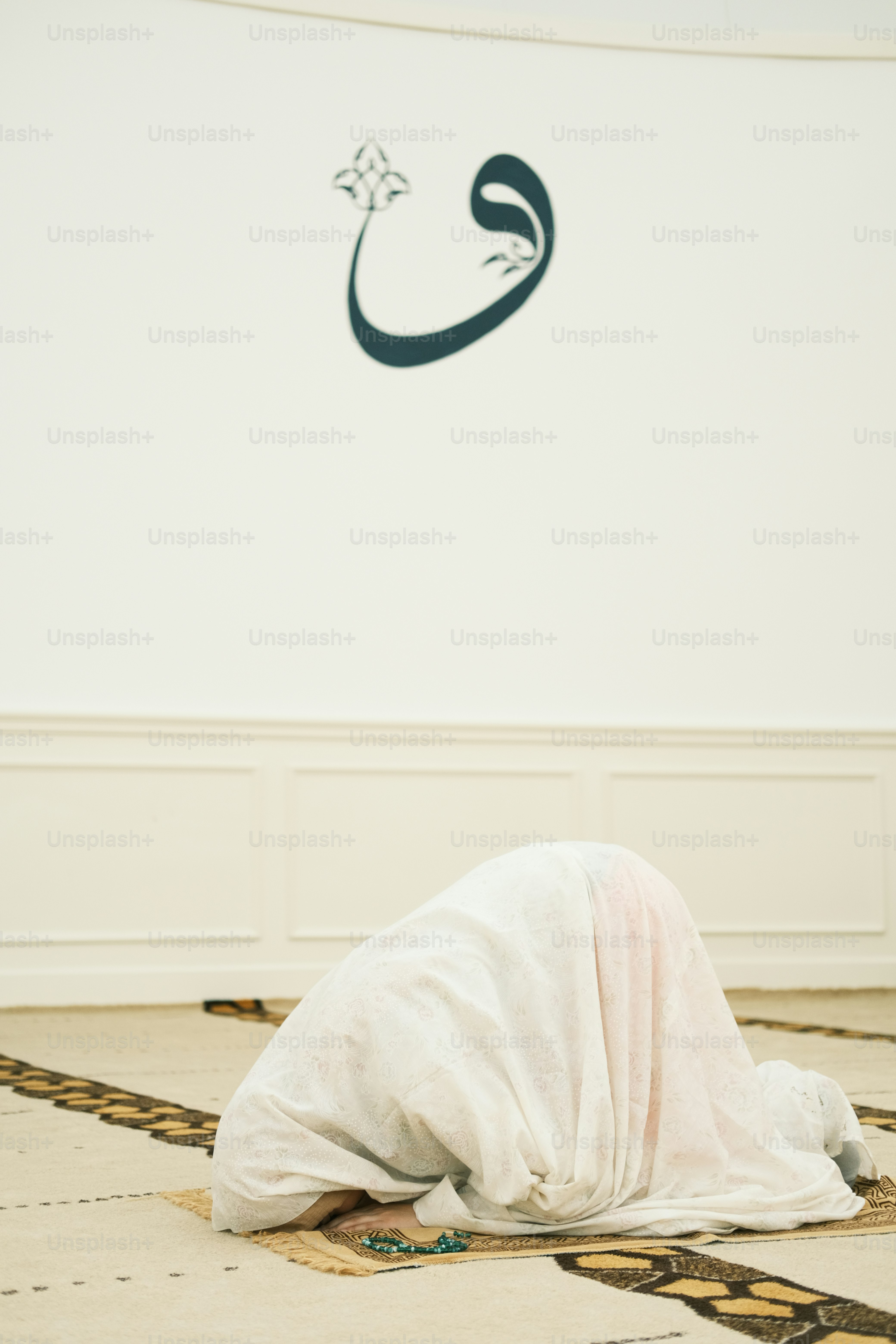 A woman sitting on a rug in a room photo – Islam Image on Unsplash