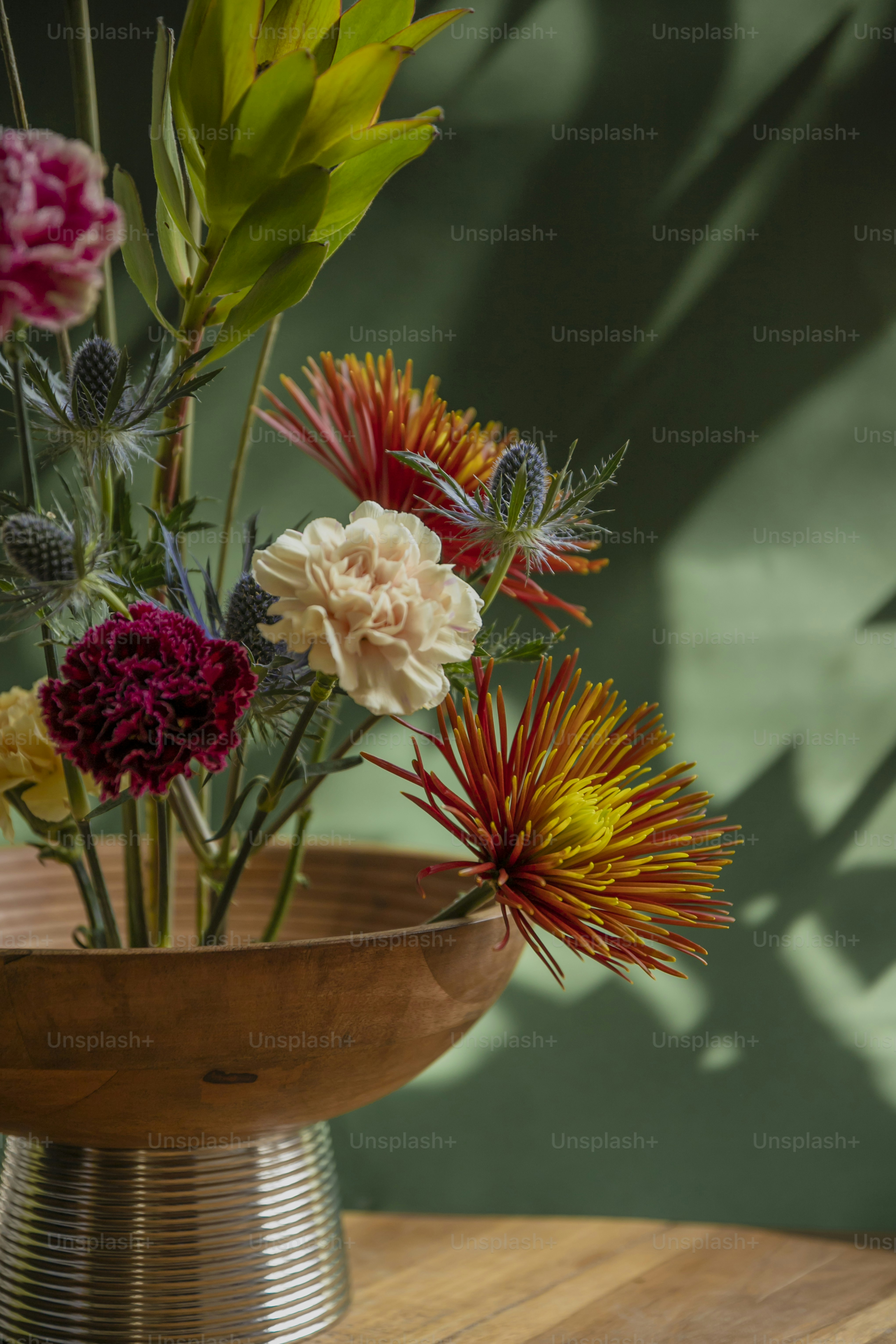 A wooden table topped with a vase filled with flowers photo – Flowers ...